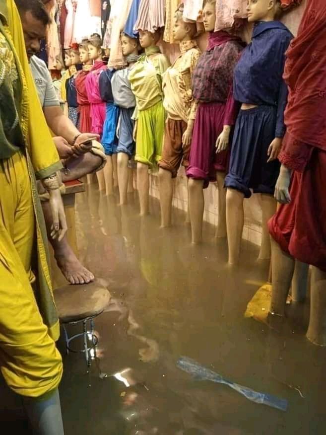 Blursed mannequin | Scrolller