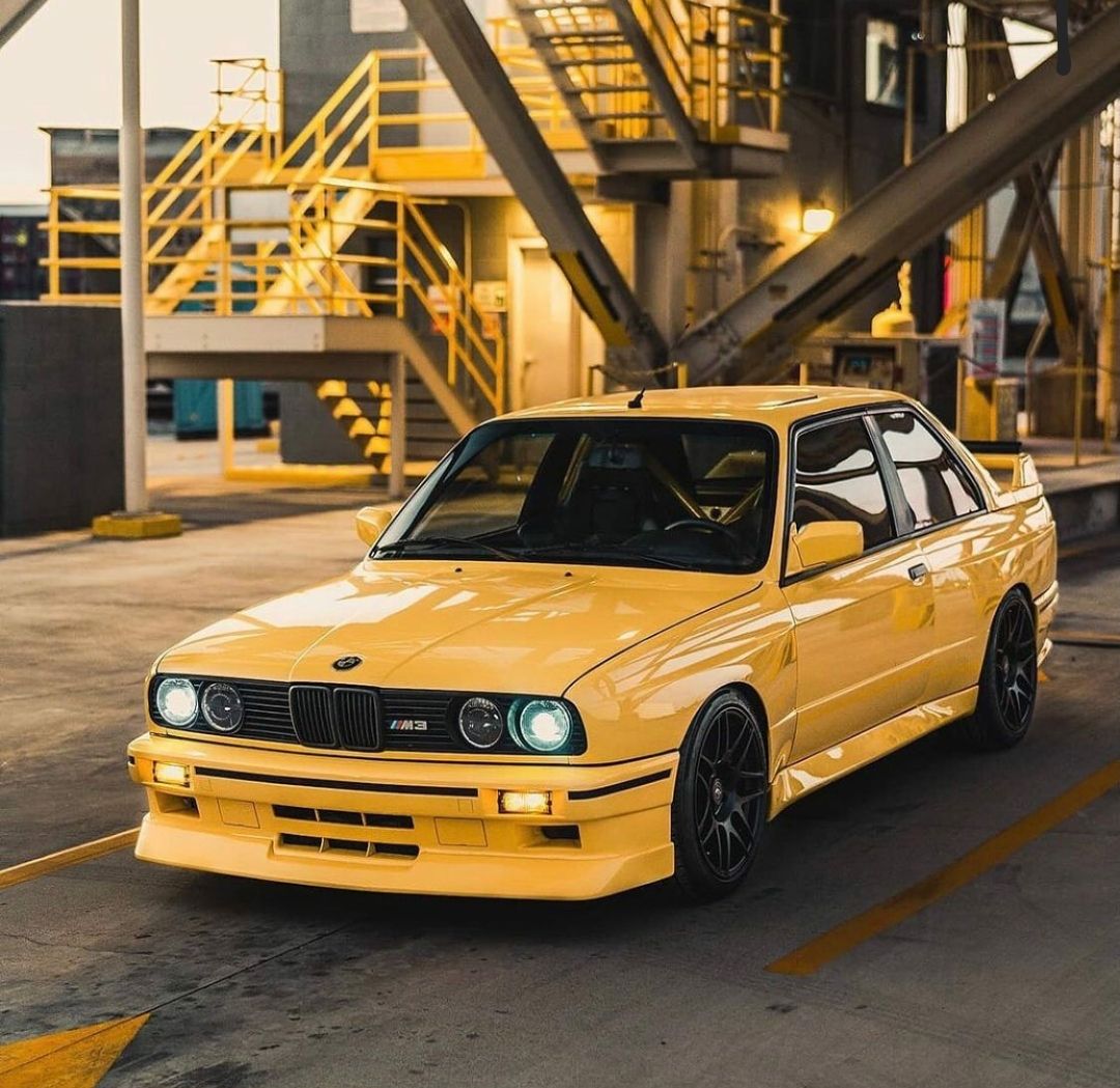 BMW E30 M3 | Scrolller