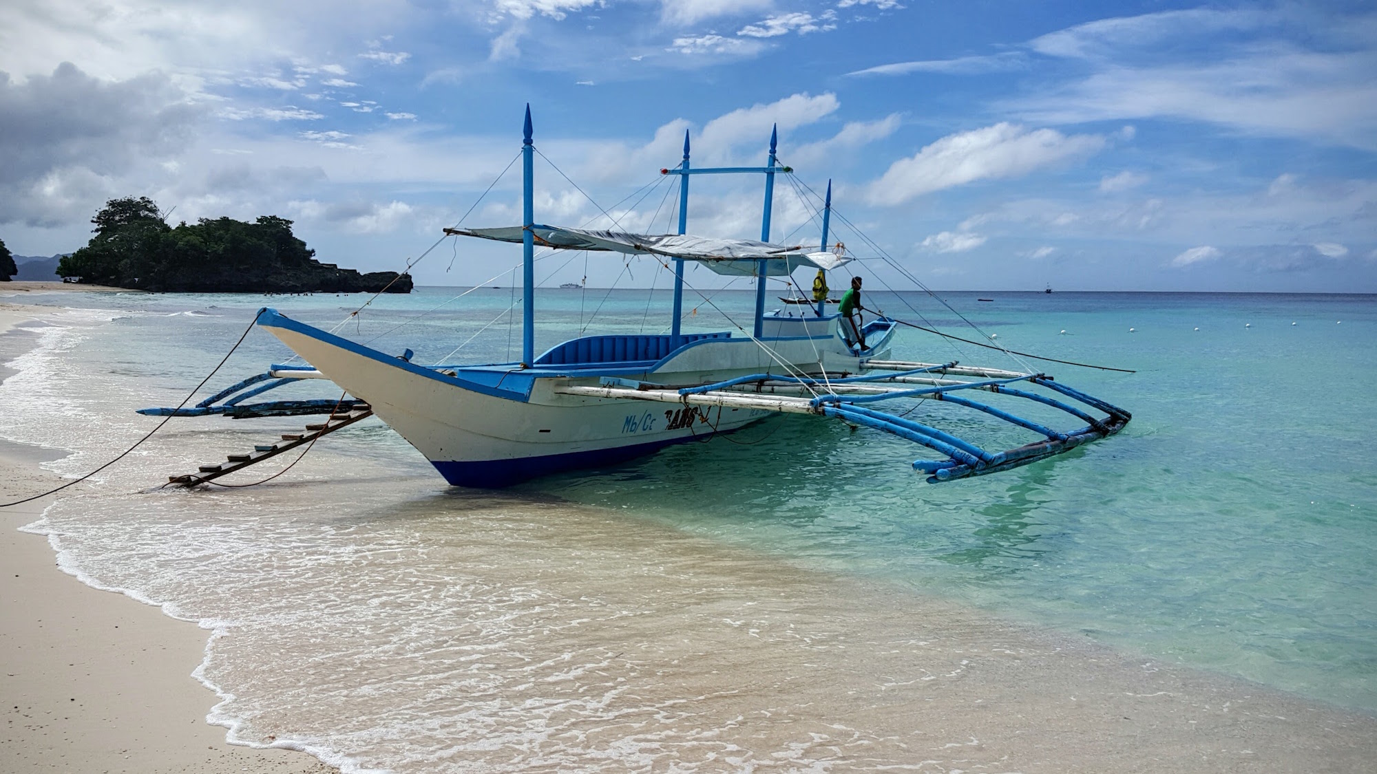 Boat in Boracay, Philippines [2000x1125] [OC] | Scrolller