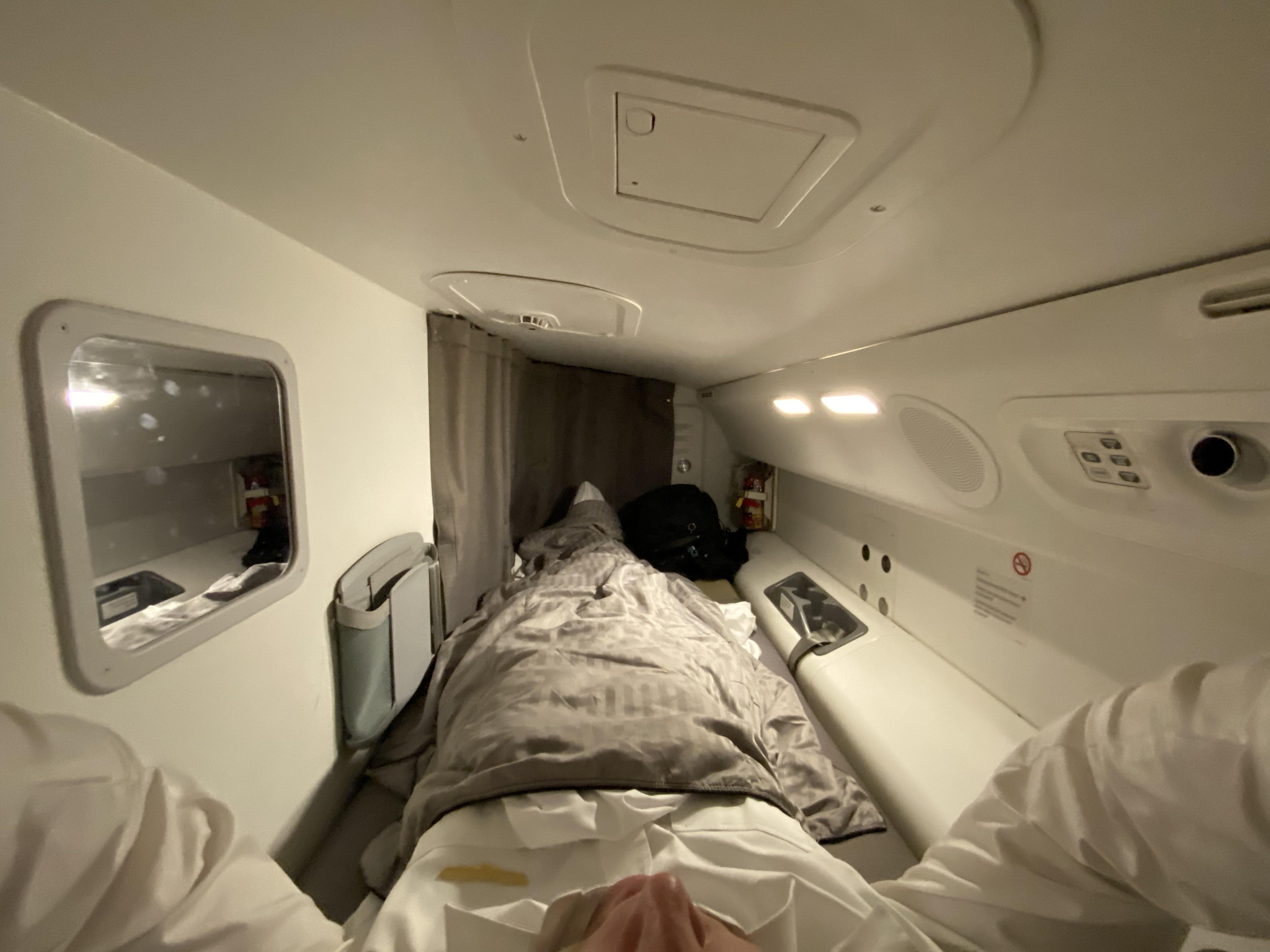 Boeing cozy coffin | Scrolller