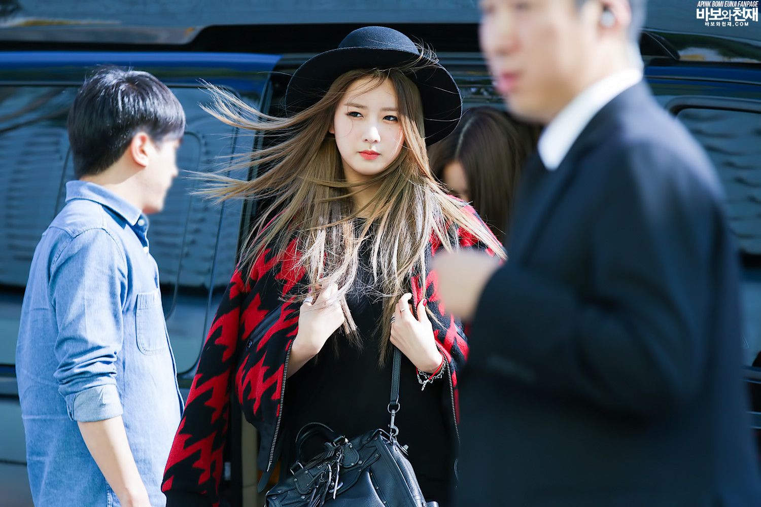 Bomi on a windy day | Scrolller