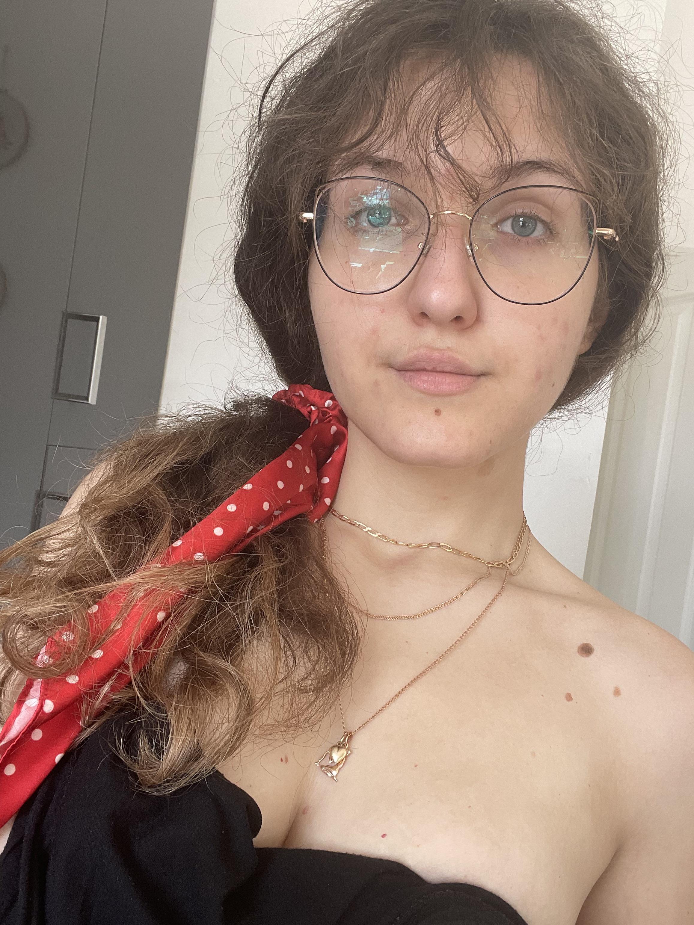 bonjour 🍓 | Scrolller