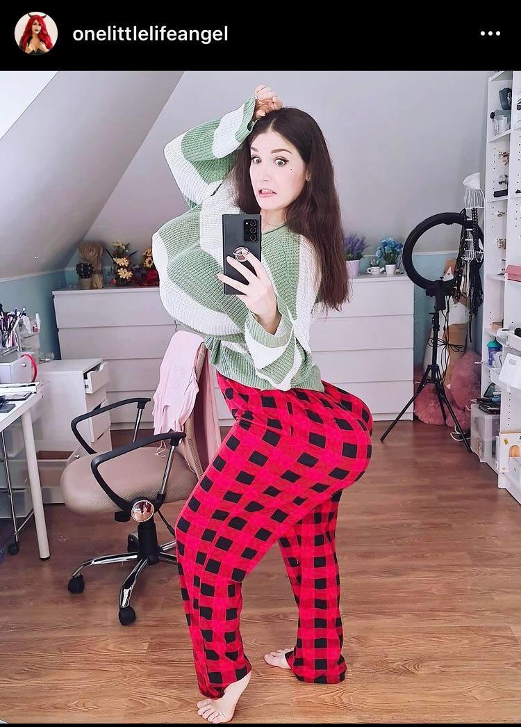 Booty for days | Scrolller