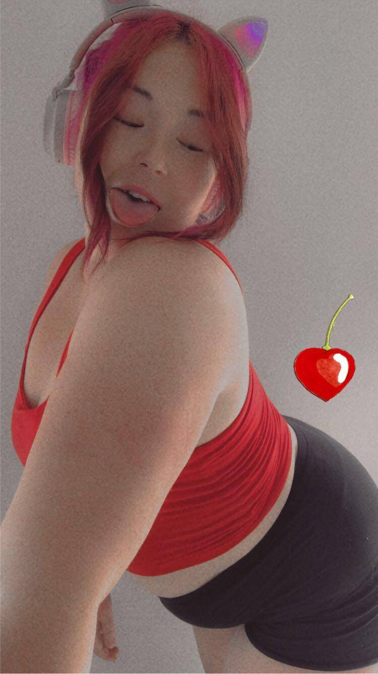 Bouncin’ that cherry 💋 | Scrolller