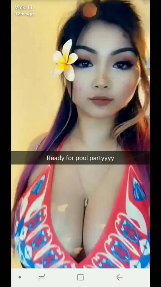 Bouncing to the pool | Scrolller