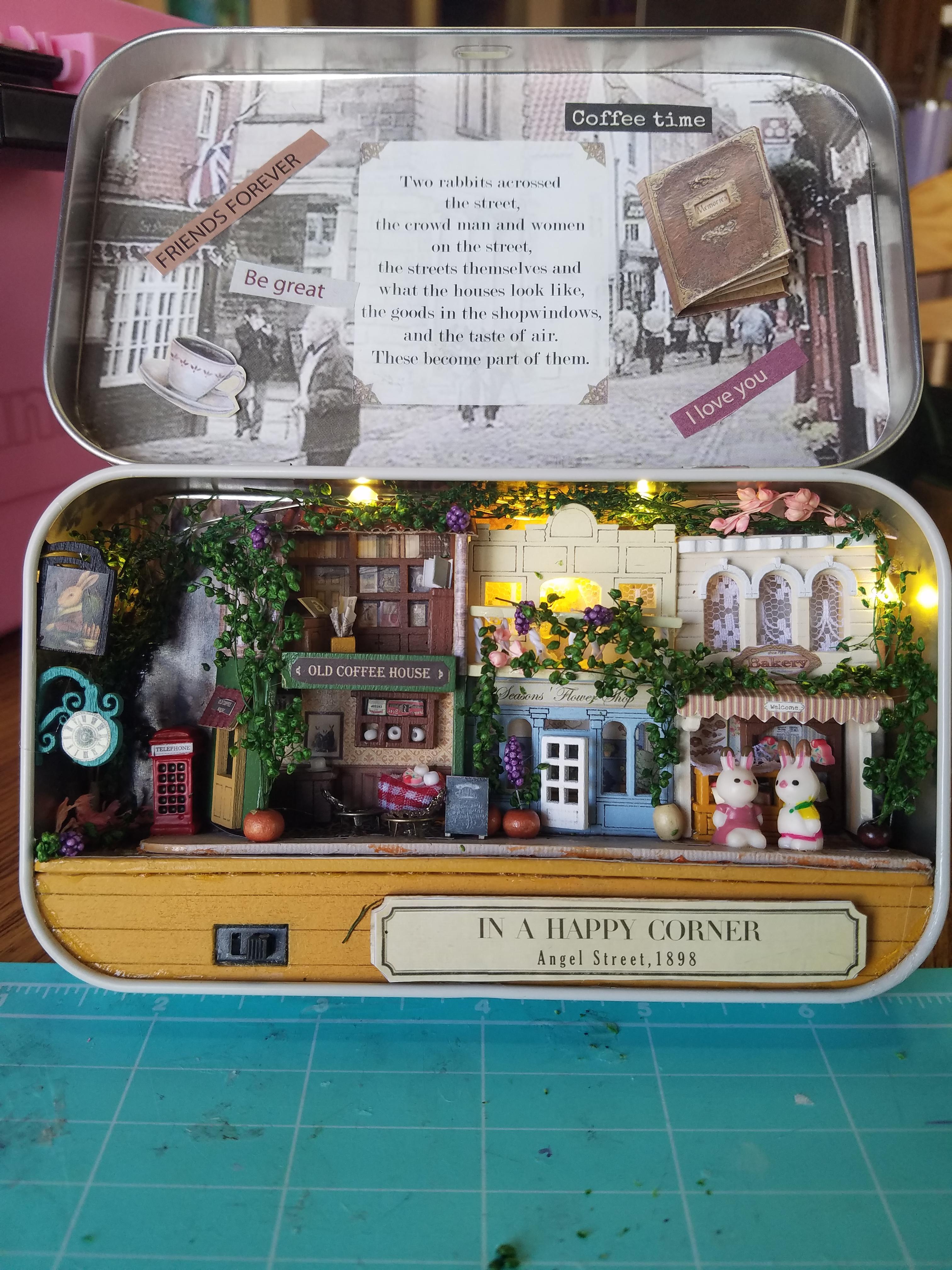 Box theater happy corner | Scrolller