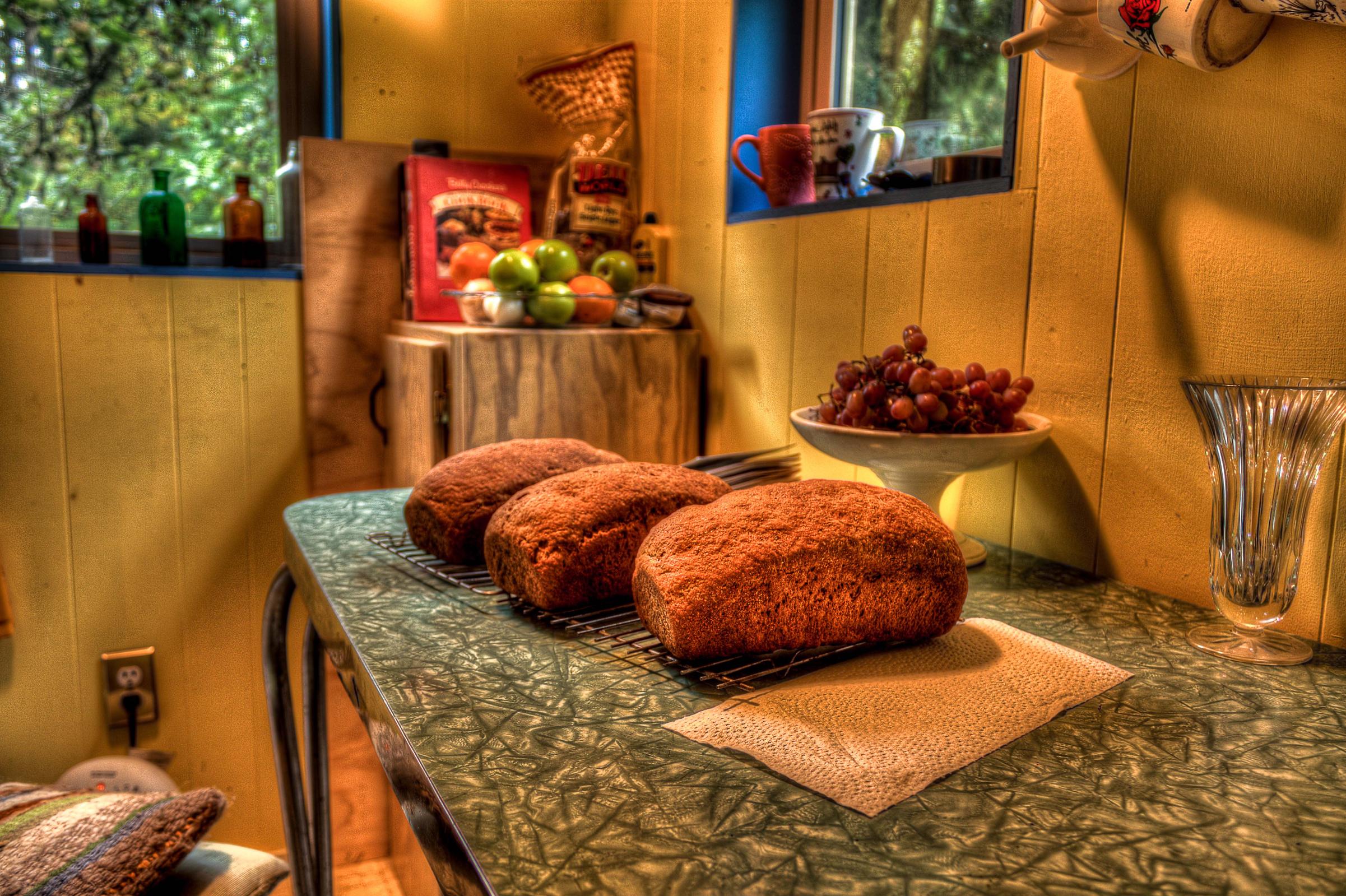 Bread HDR | Scrolller