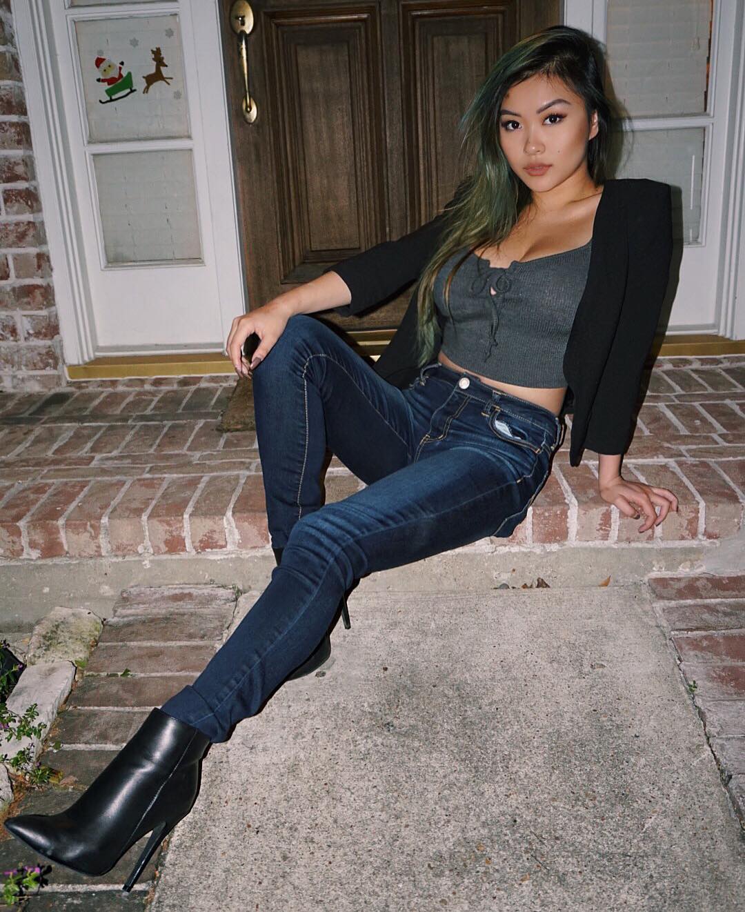 Brick steps and sharp heels | Scrolller