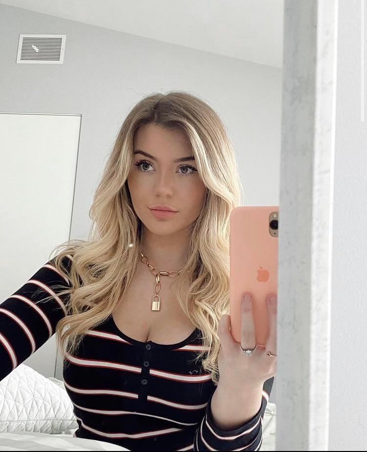 Brooke and her busty tits 😍 | Scrolller