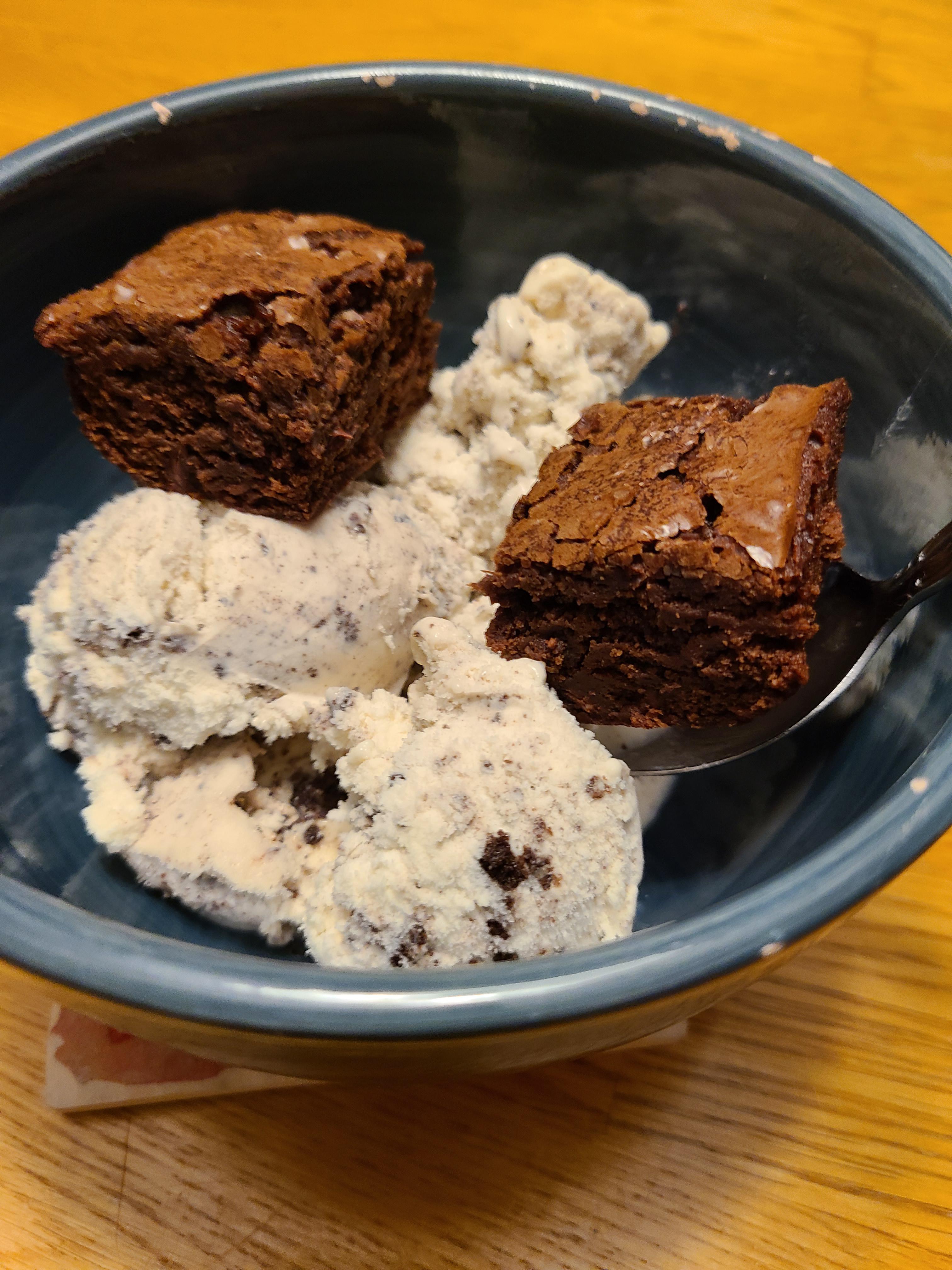 Brownie a la cookies n cream | Scrolller