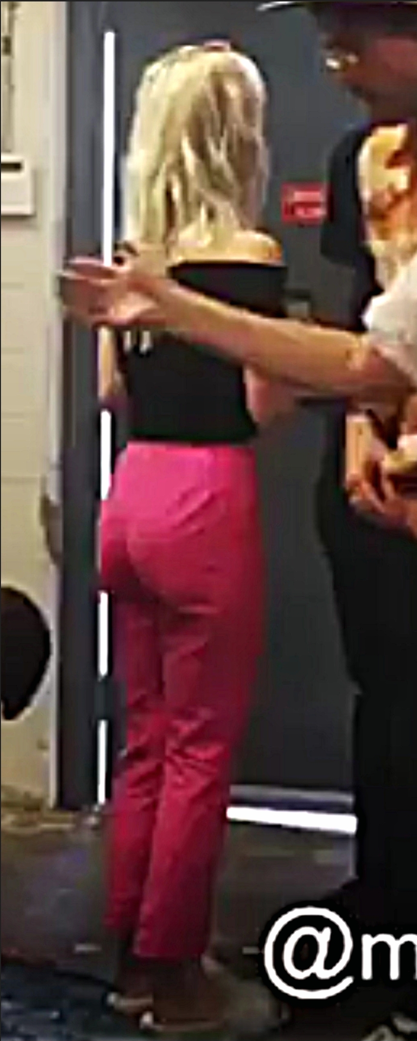 Bubble Butt | Scrolller