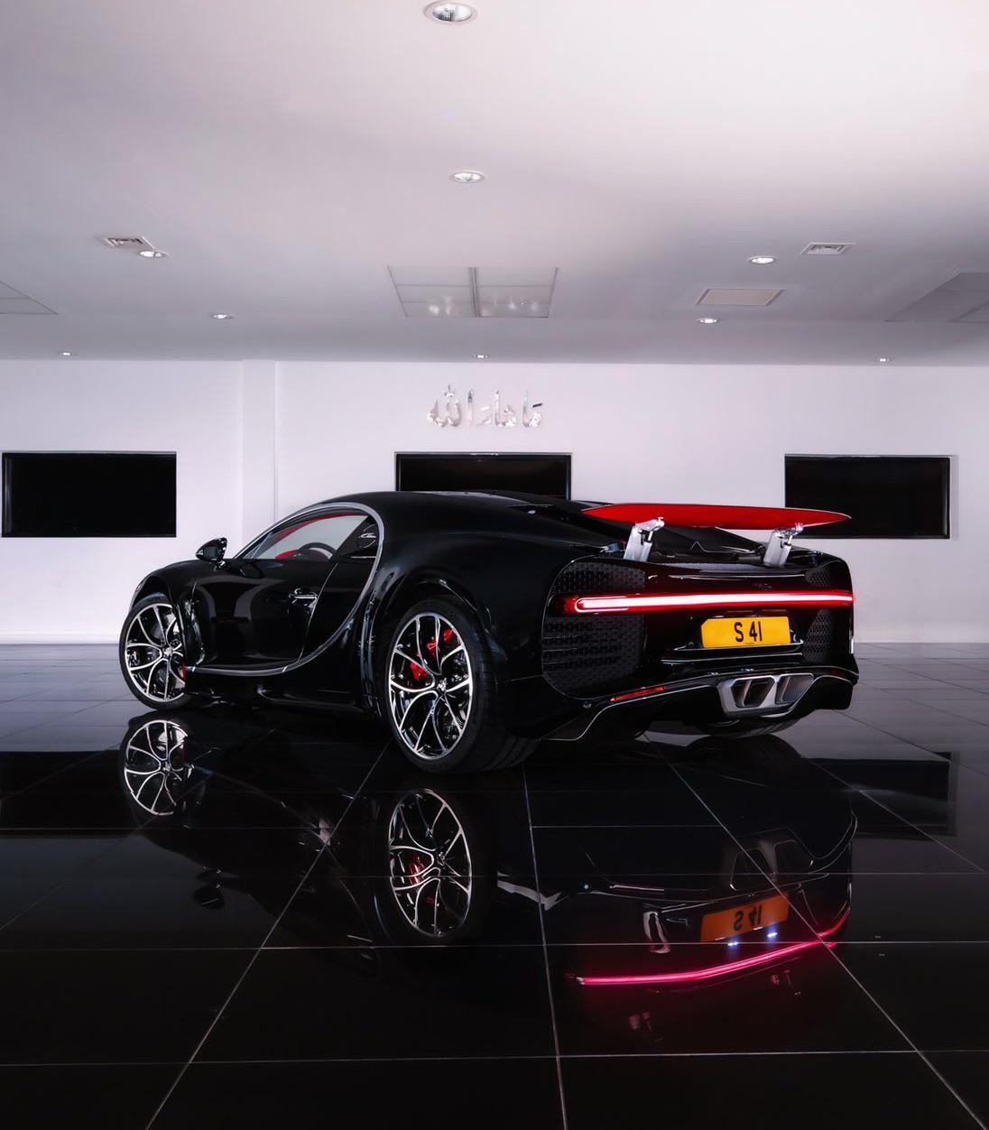 Bugatti Chiron | Scrolller