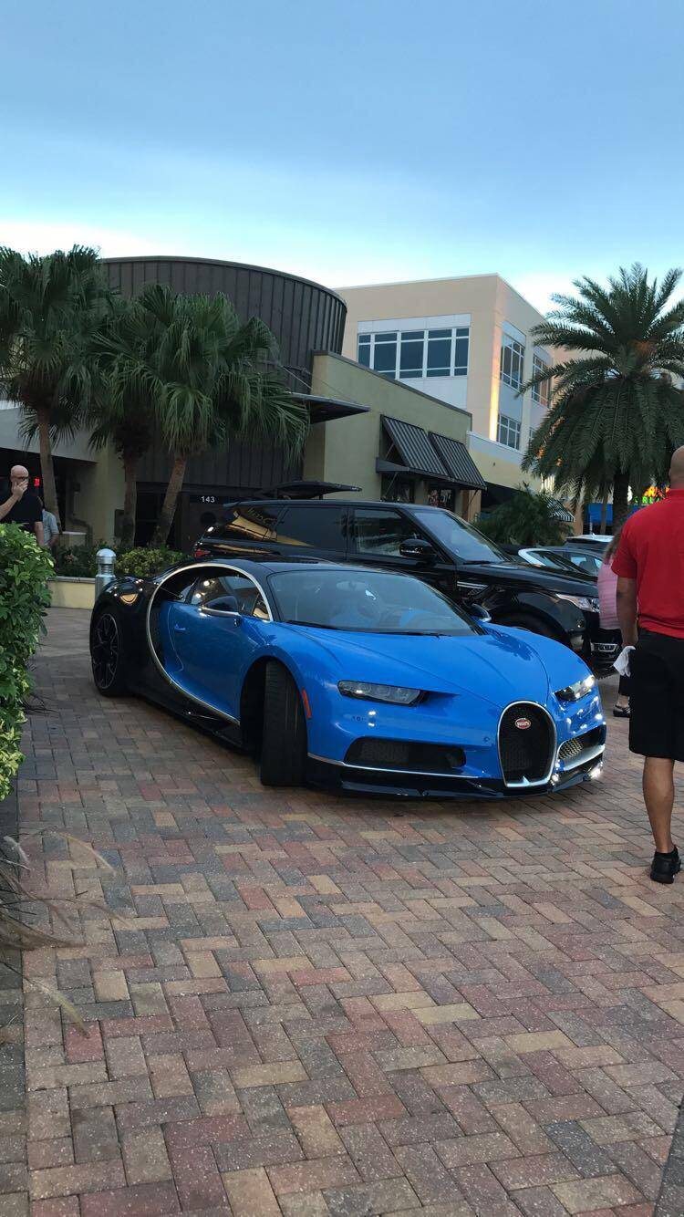 Bugatti Chiron showing off her wide tires | Scrolller