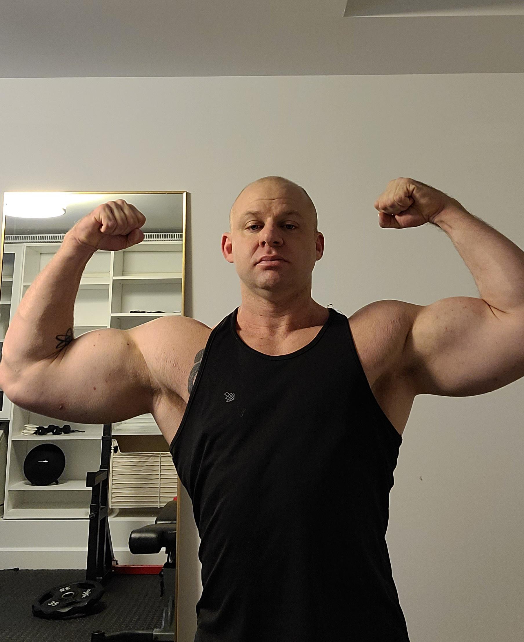 Bulking @ 200. Ready to grow 😁 | Scrolller