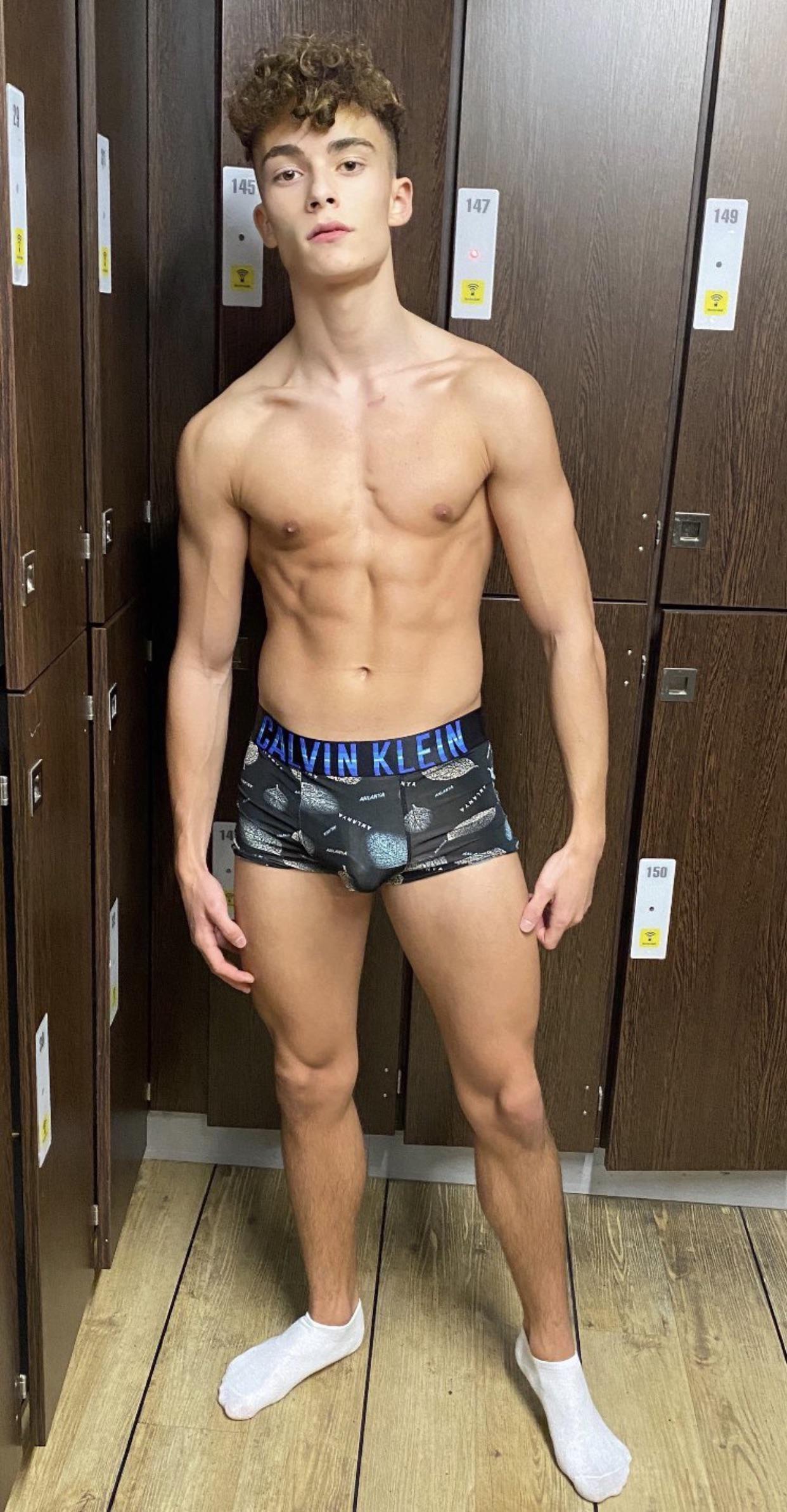 Bulking up...but bulge is heavy | Scrolller