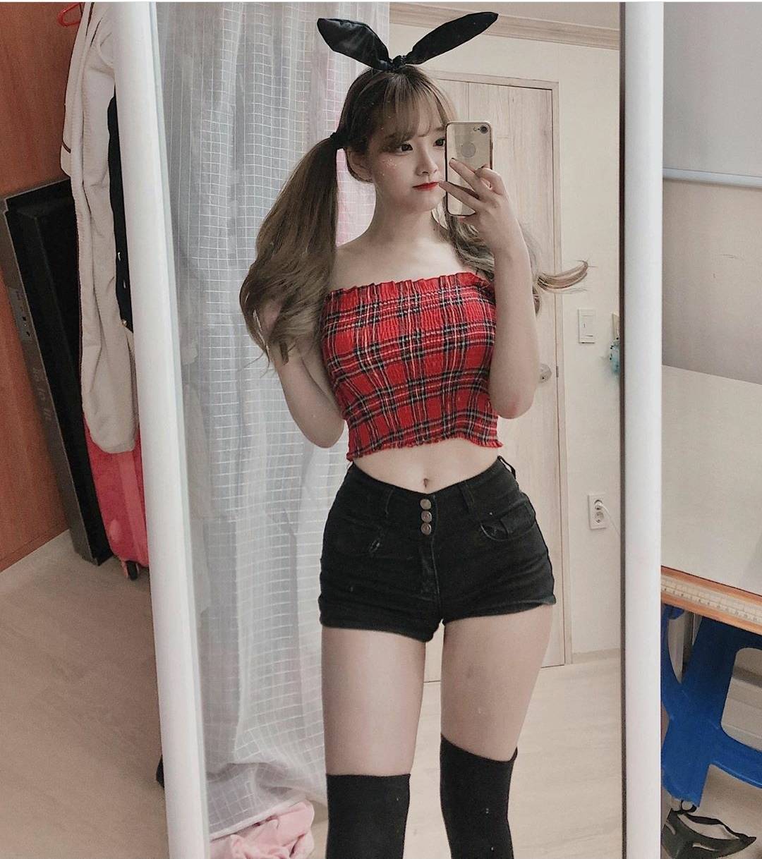 Bunny ears | Scrolller