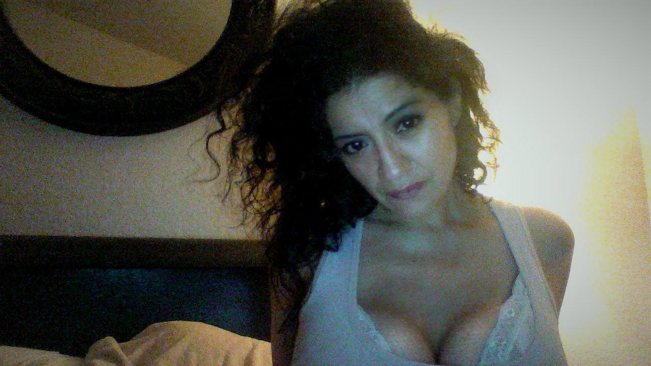 Busting out of bra | Scrolller