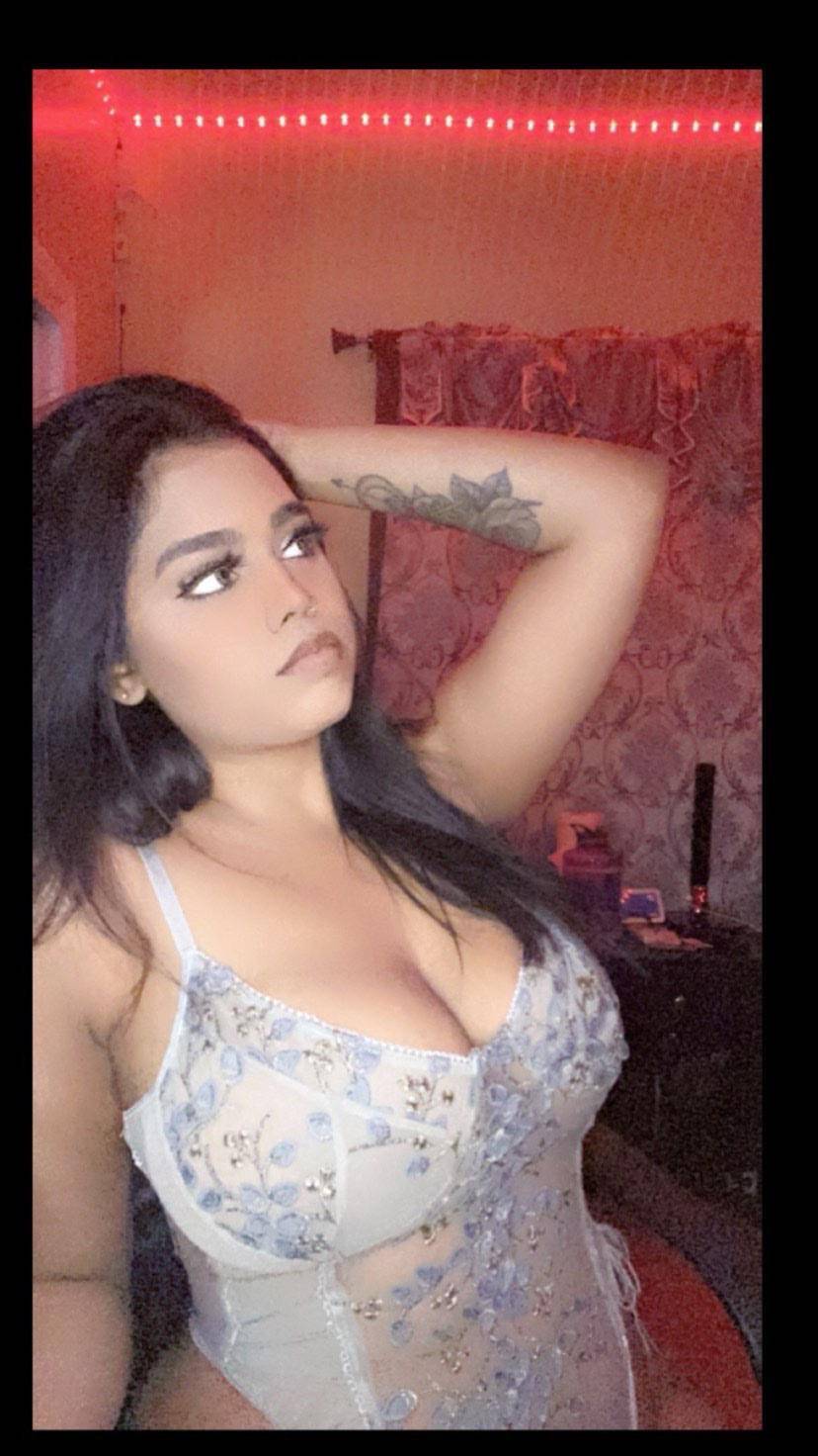 Busty AF | Scrolller