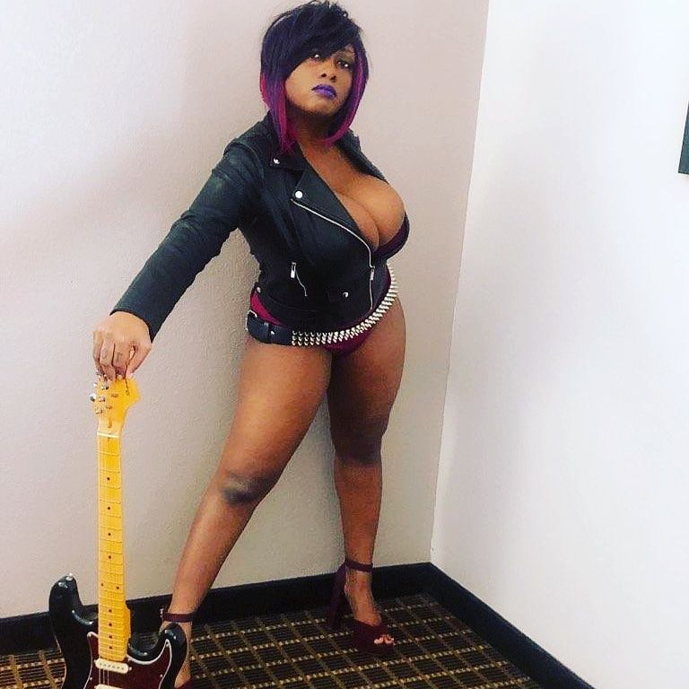 Busty Ebony Rocker Brenda Renee | Scrolller