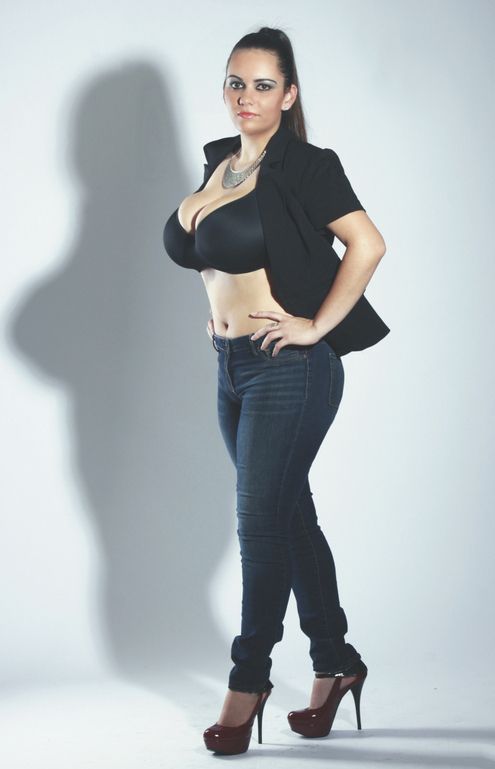 Busty model | Scrolller