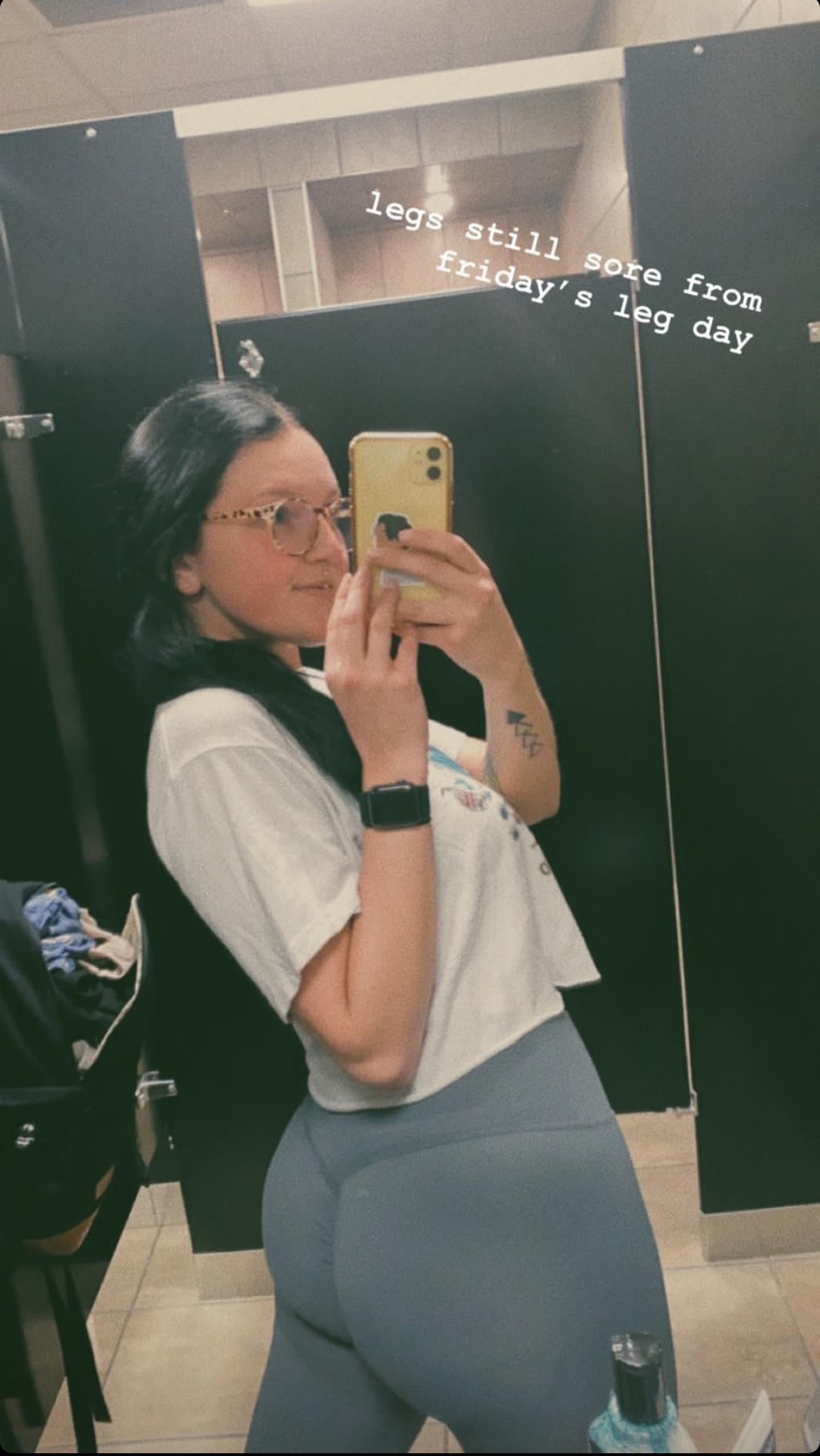 Busy babe | Scrolller