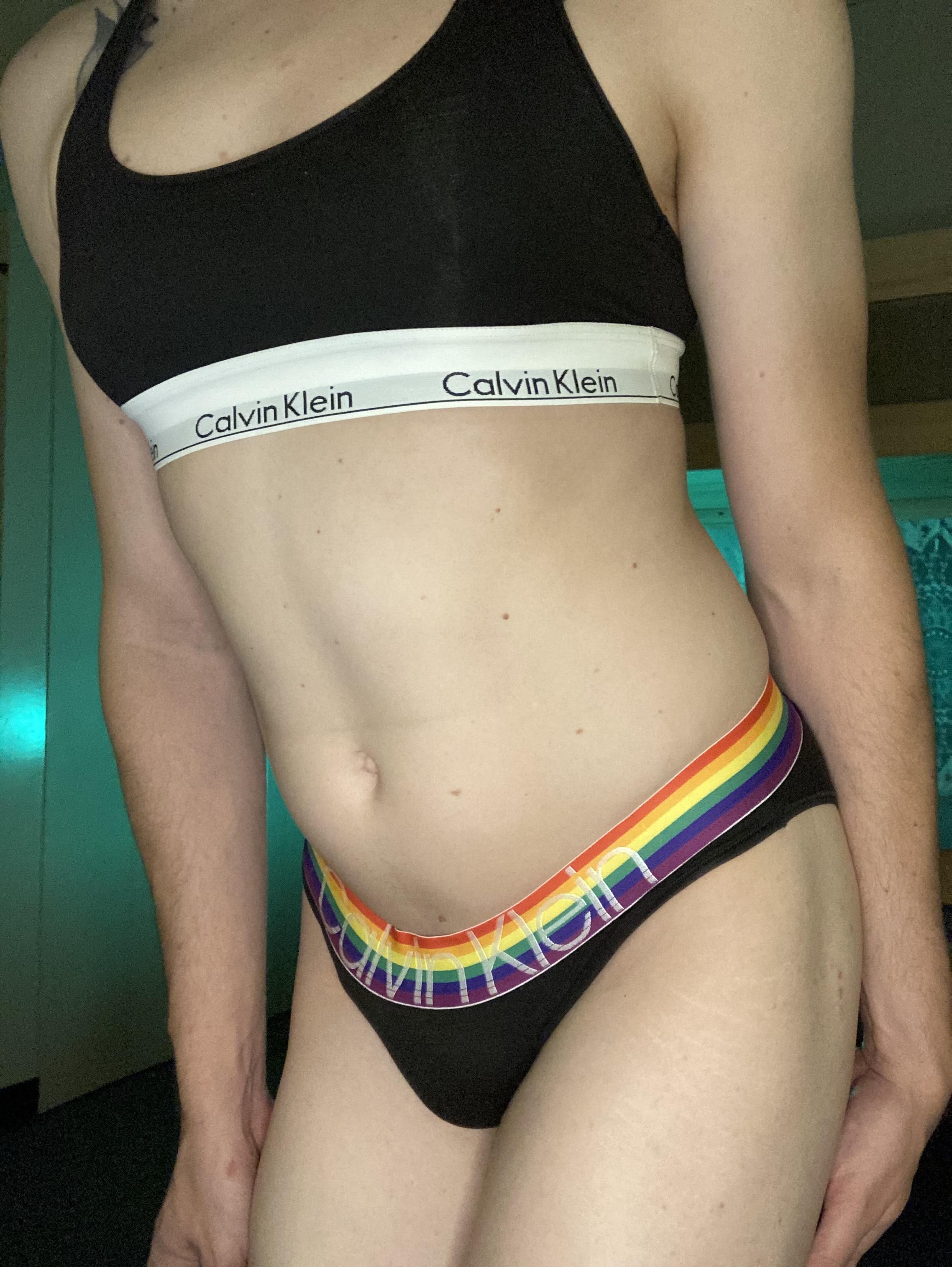 Calvin klein bulge! | Scrolller