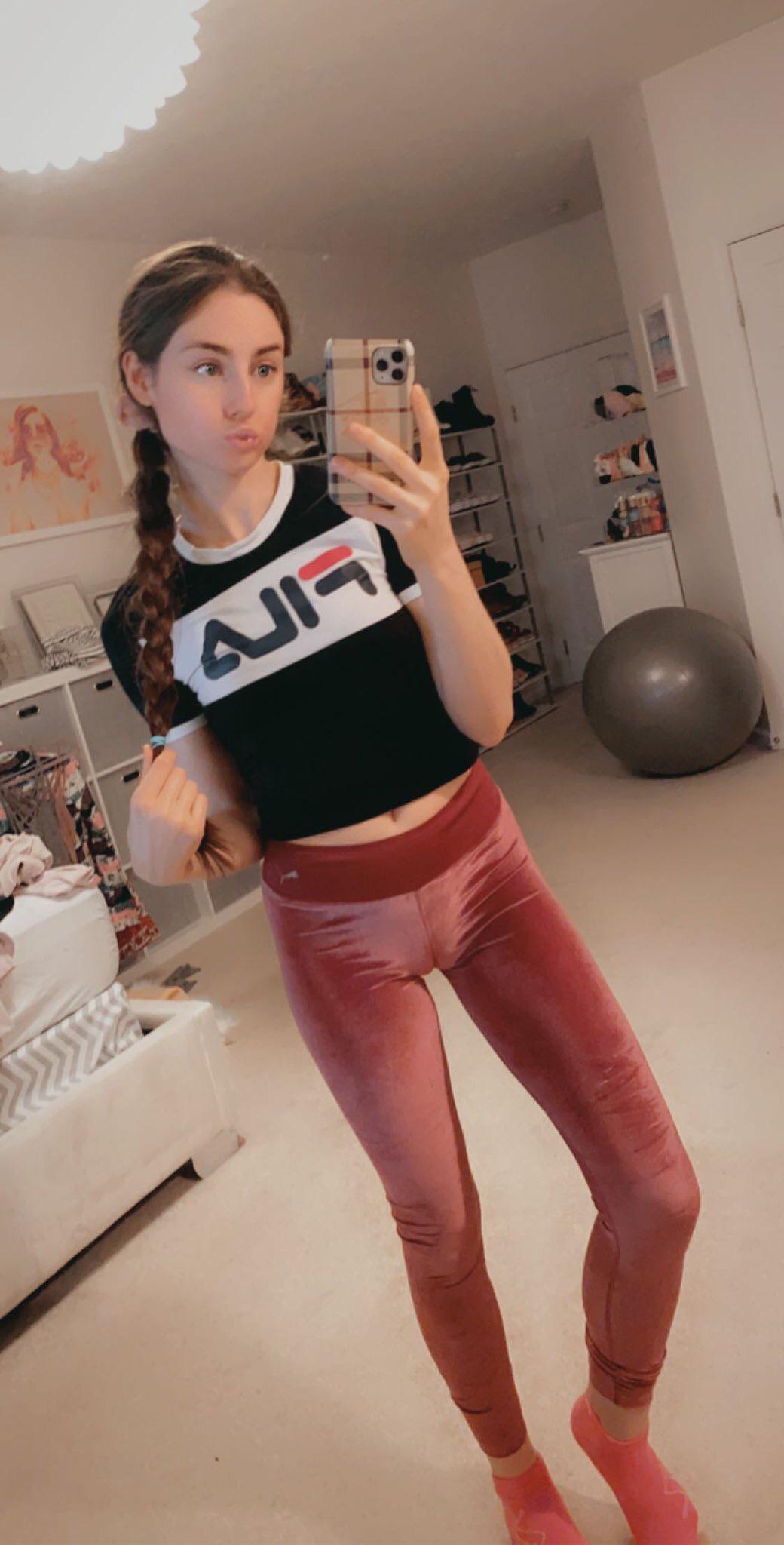 Cameltoe | Scrolller