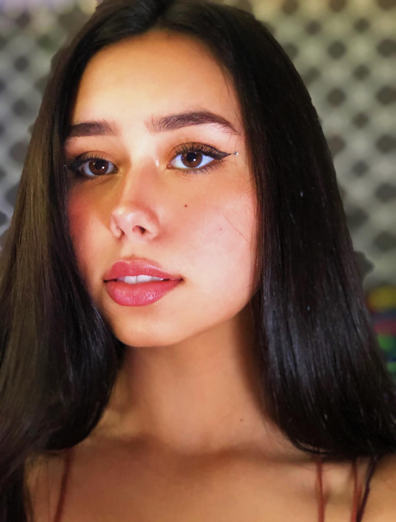 Can anyone cap my girl? Want to be cucked soo bad no limits Kik dane_sebastian1 | Scrolller