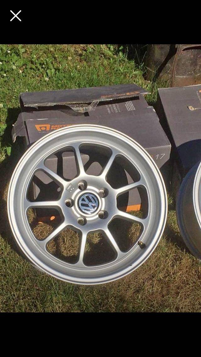 Can anyone identify these wheels? I love em but don't know what make / model they are. Thanks ...