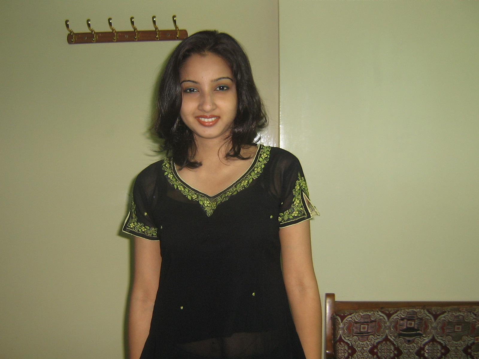 Can anyone tell me her name? This picture is from 2007 | Scrolller