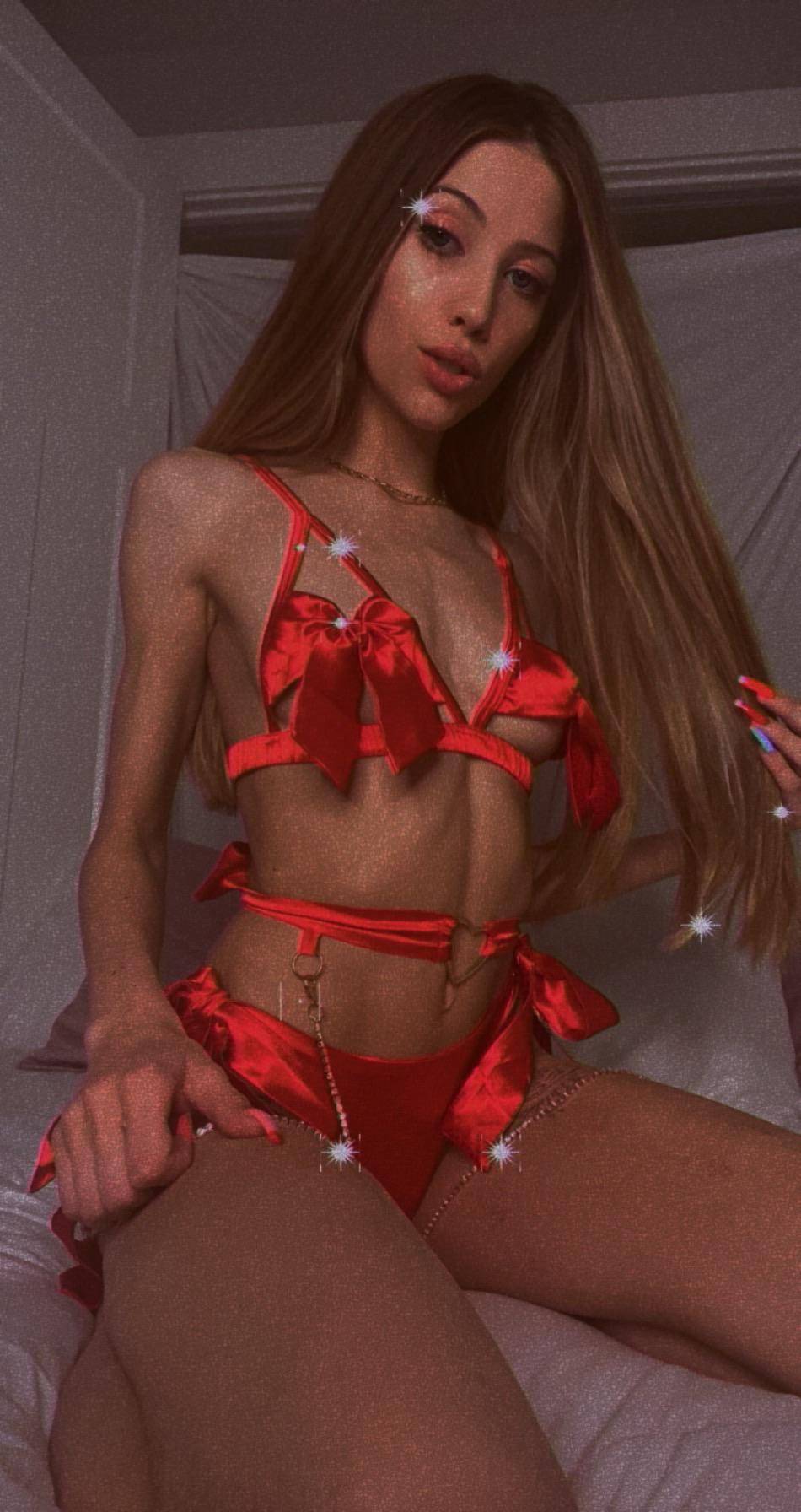 put me under your tree daddy 🎄 | Scrolller