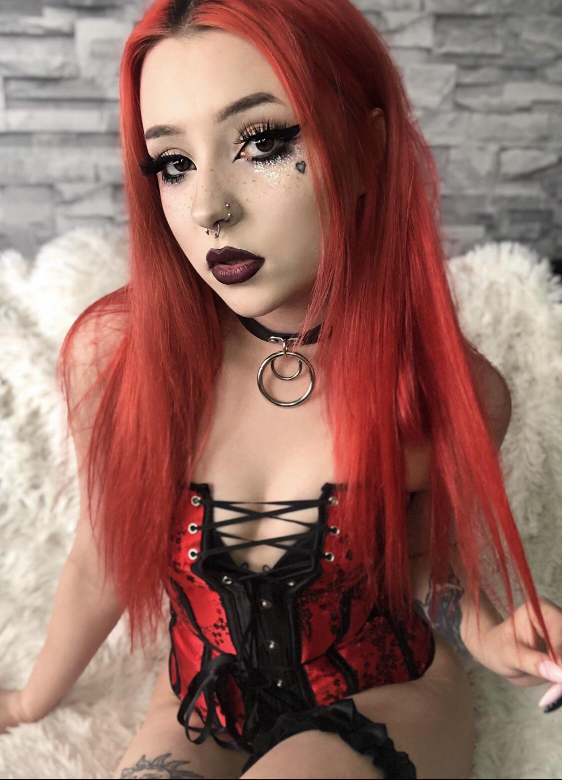 Can I be your lil goth gf? 🖤 | Scrolller Can I be your lil goth gf? 🖤 | Scrolller