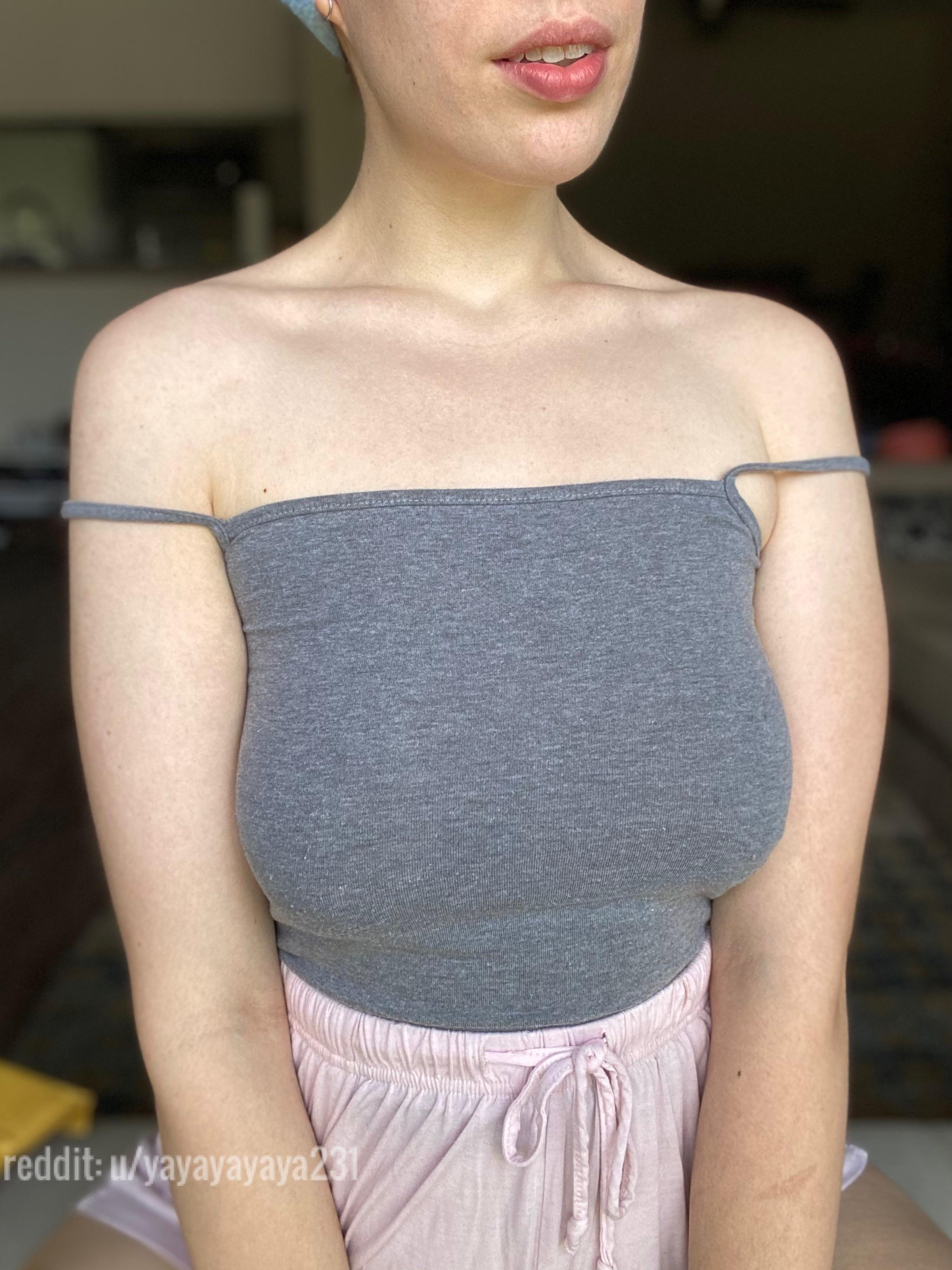 Collarbone poppin | Scrolller