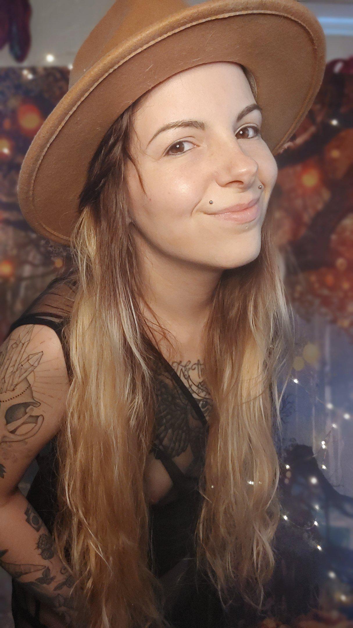 Can you spot the nipple? | Scrolller