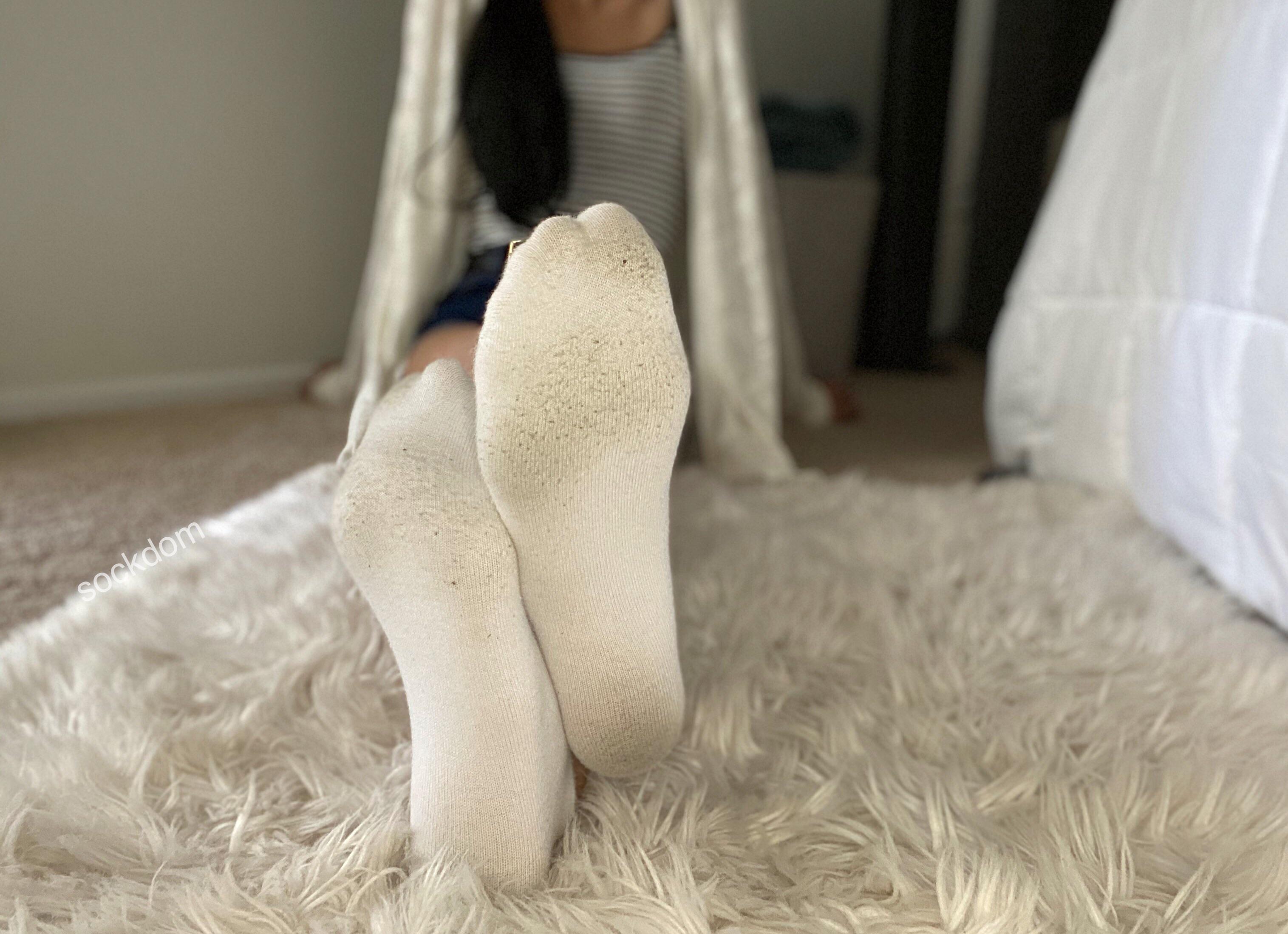 Can you tell where my feet sweat the most? | Scrolller