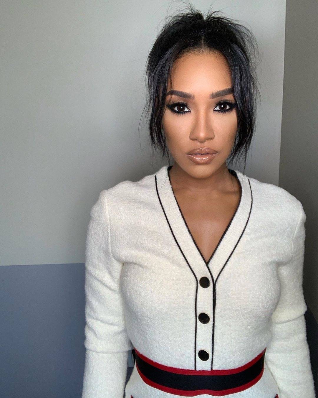 Candice Patton Scrolller