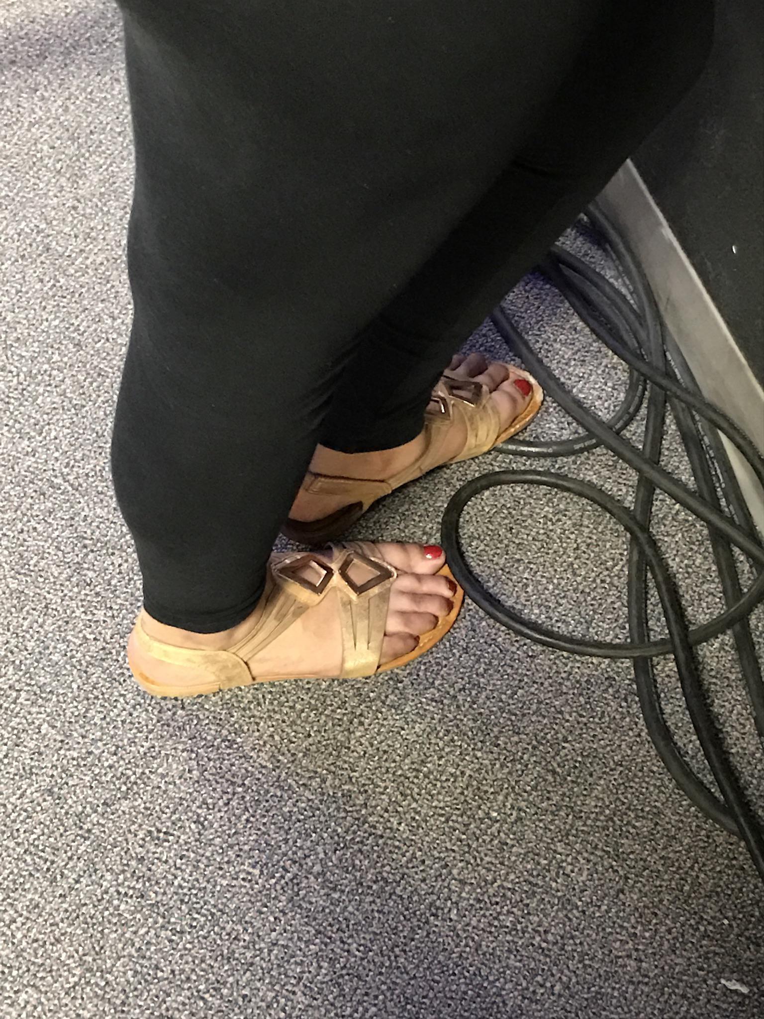 Candid Latina toes | Scrolller