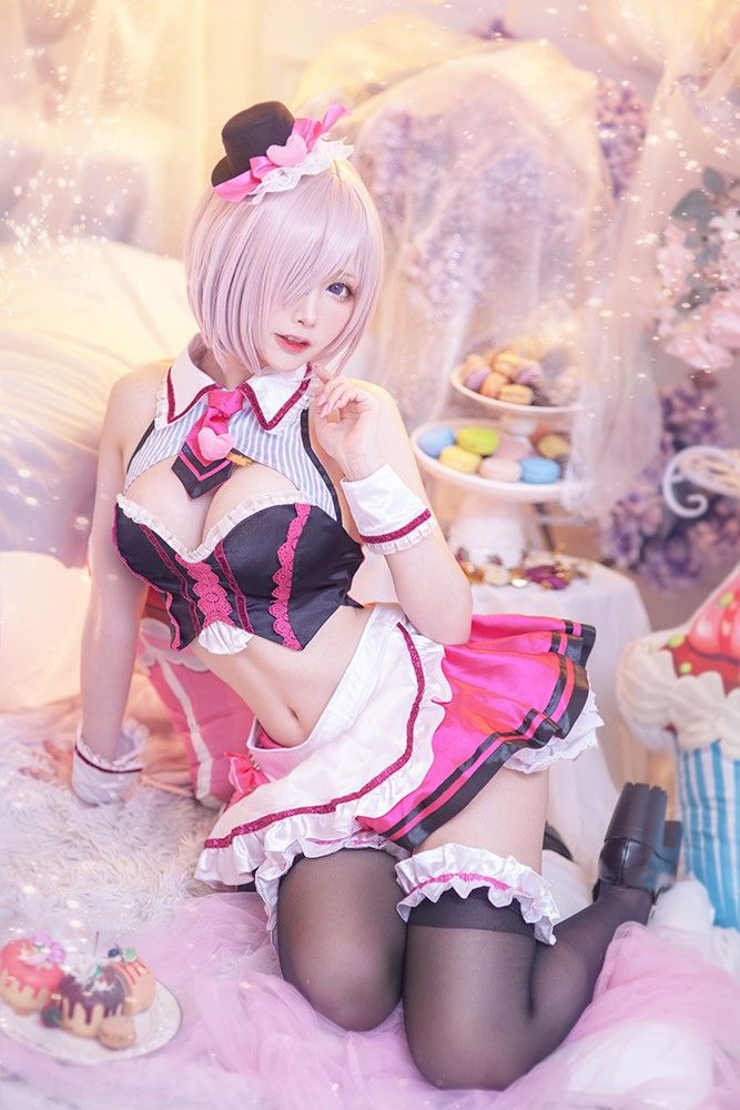 Candy Waitress Mashu Cosplay by Mon夢 | Scrolller