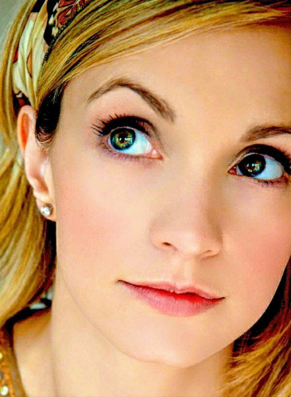 Cara Dillon | Scrolller