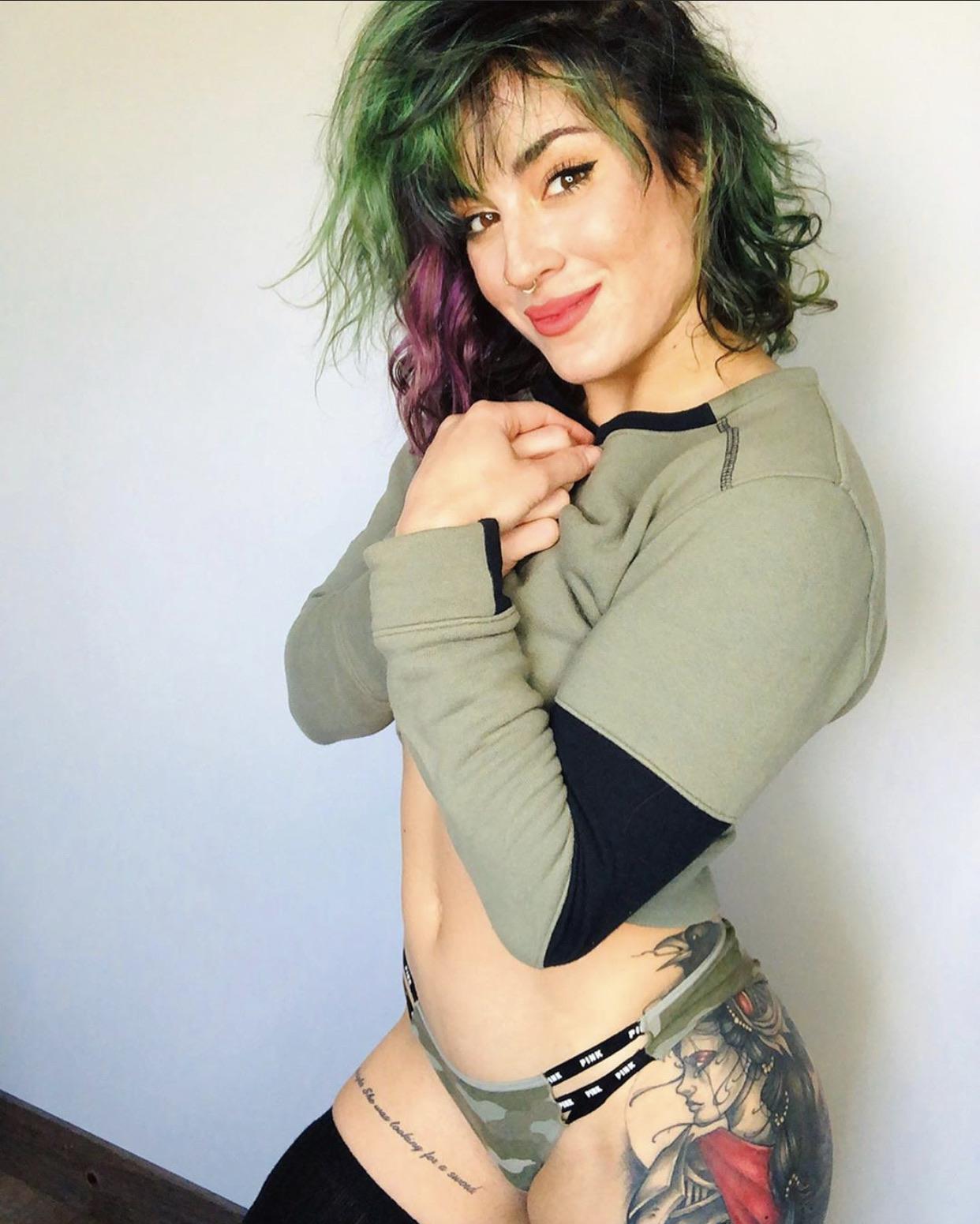 Cara Maria | Scrolller