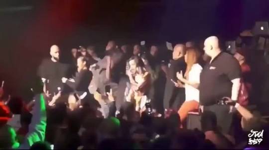 Cardi B Letting Her Fans Grope Her Scrolller