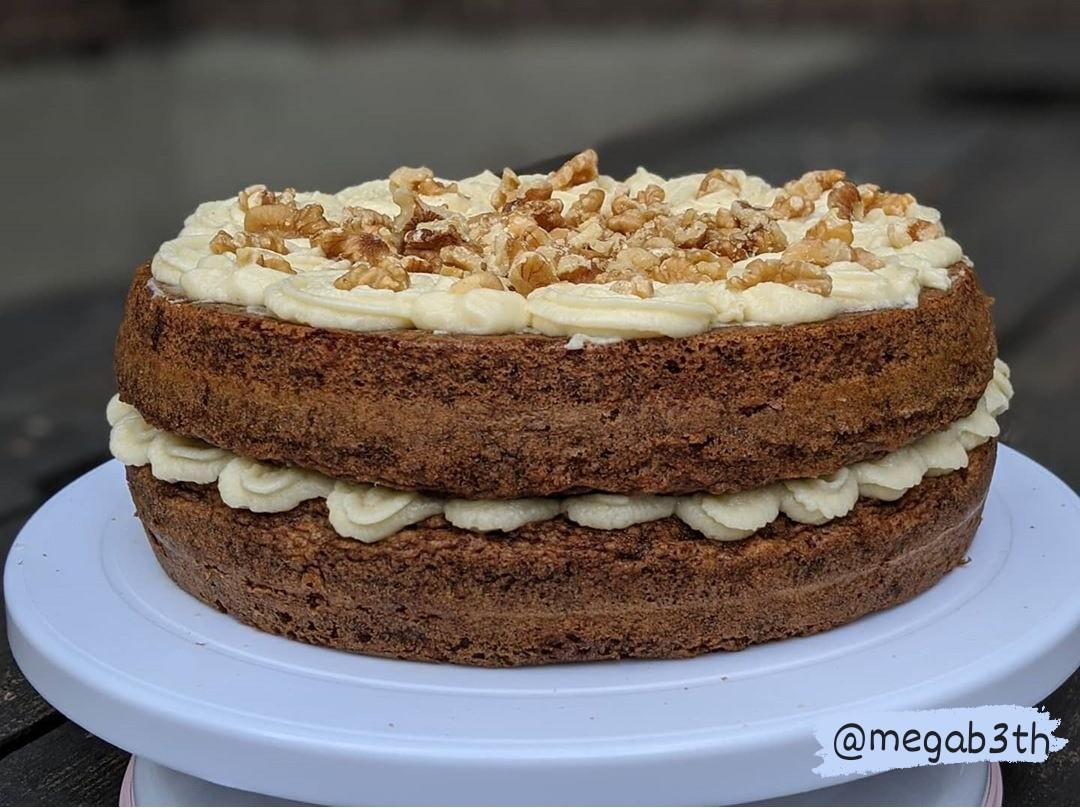 Carrot cake with molasses buttercream and walnuts 🥕 | Scrolller