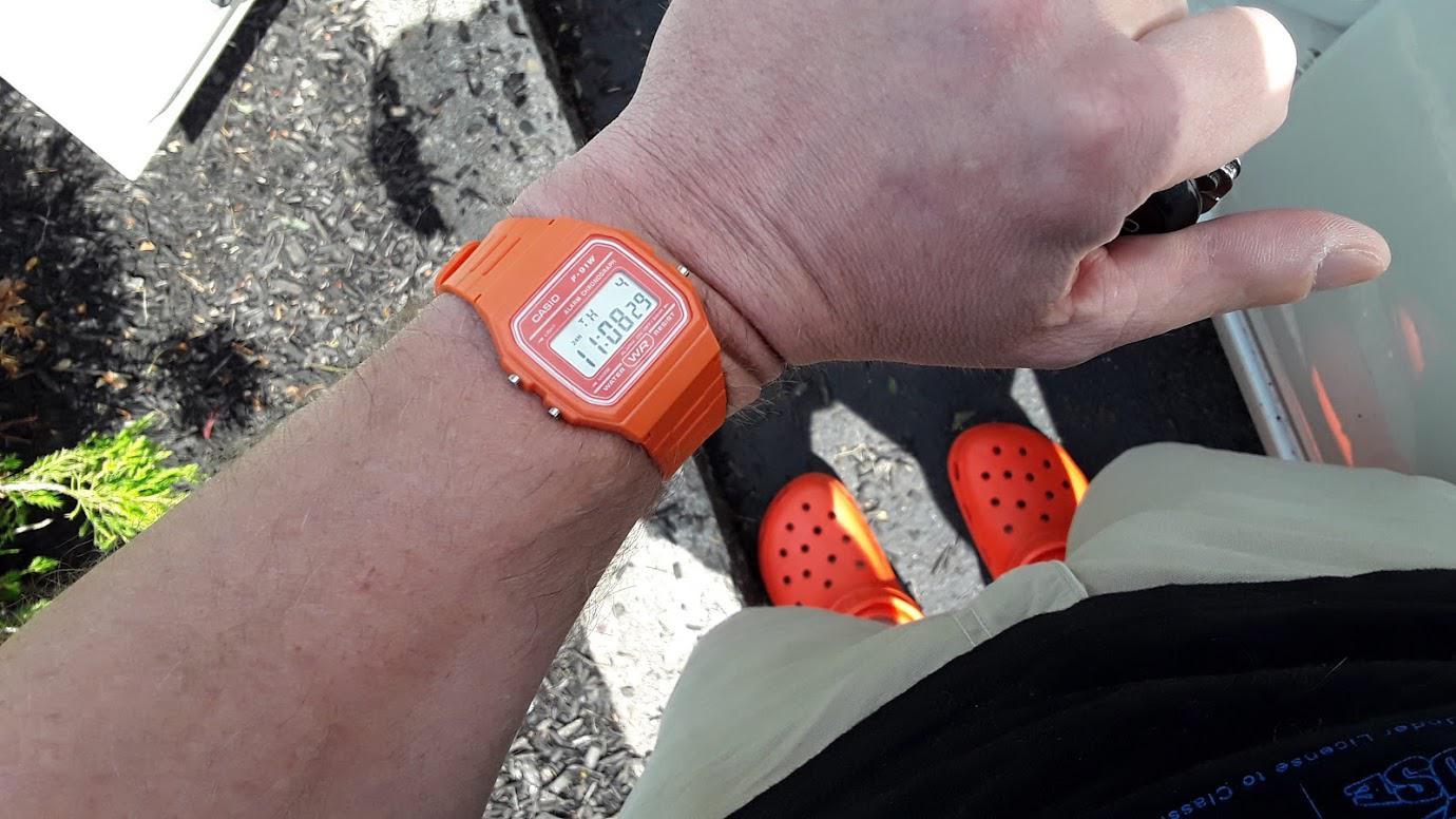 [Casio] A gentleman always matches his resins. | Scrolller