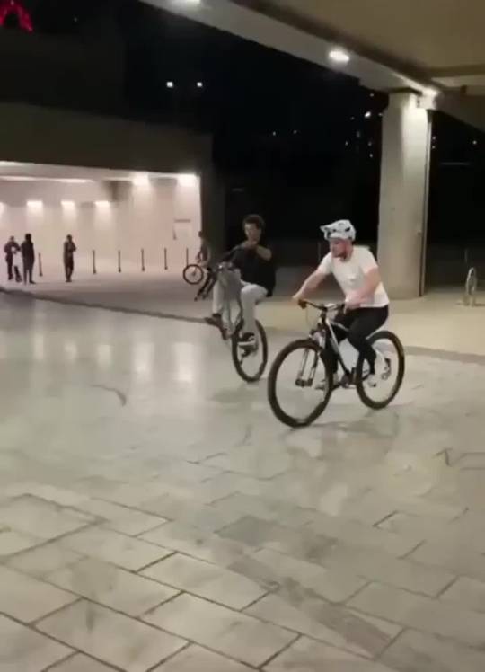 Casual wheel exchange | Scrolller