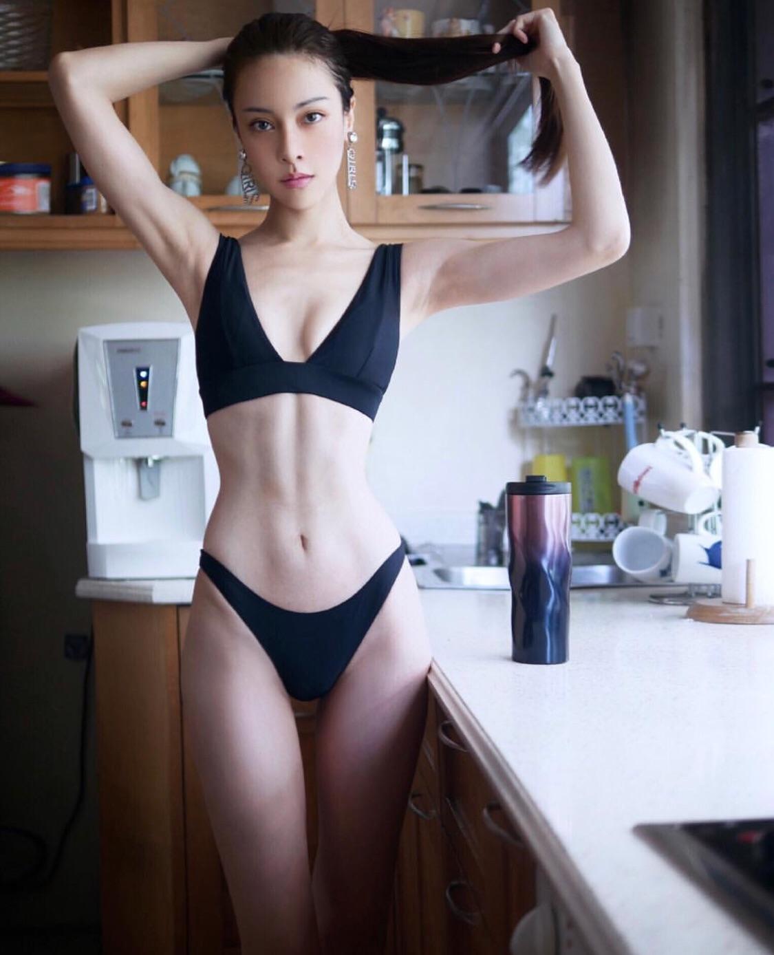 Cathryn Li | Scrolller