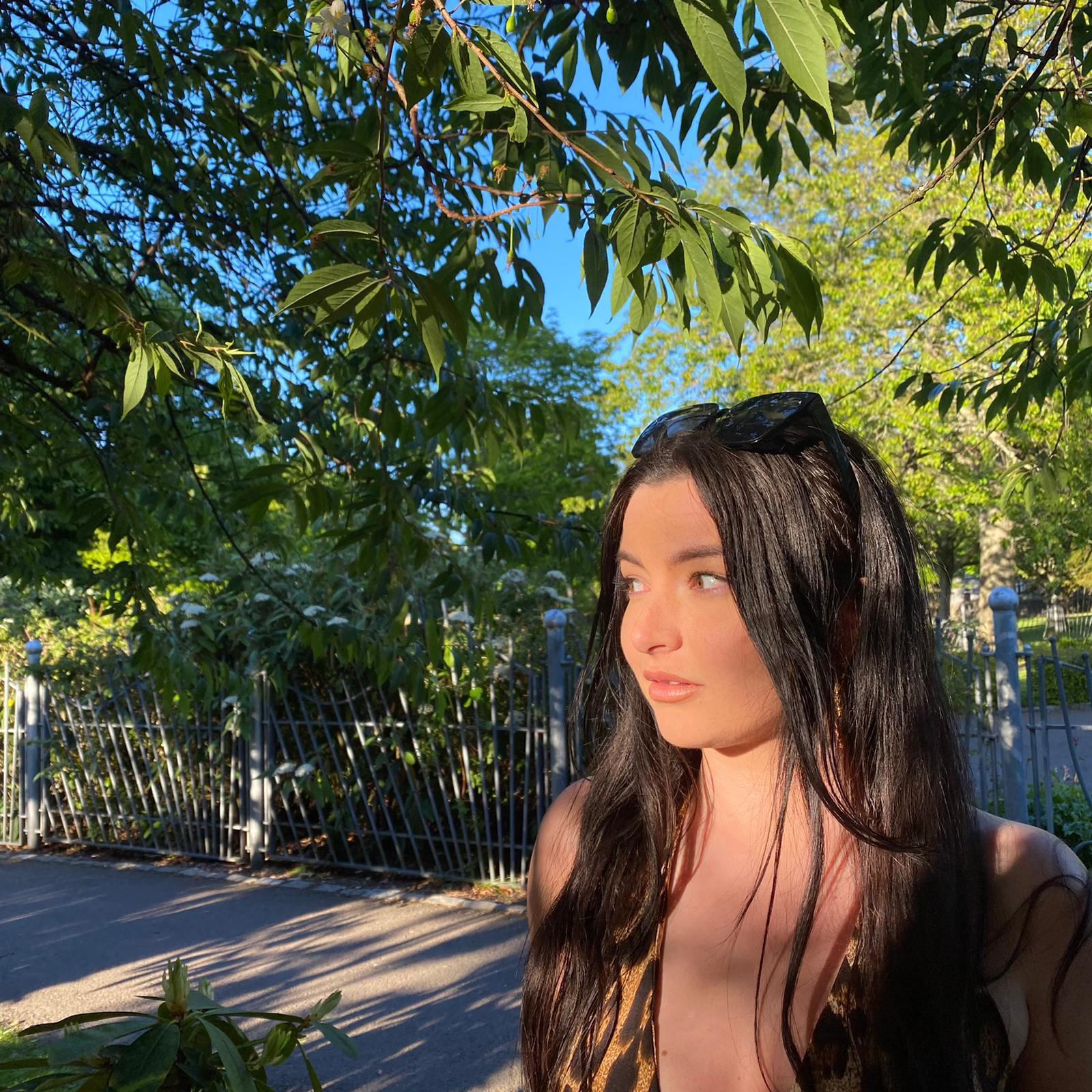 Caught the sun🥰☀️ [f26] | Scrolller