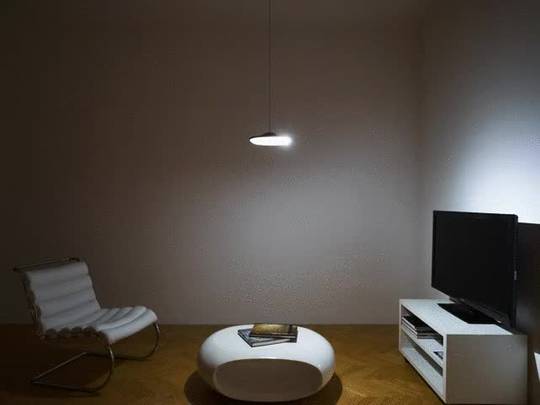 Ceiling lamp where you can move the light in any direction for perfect illumination | Scrolller