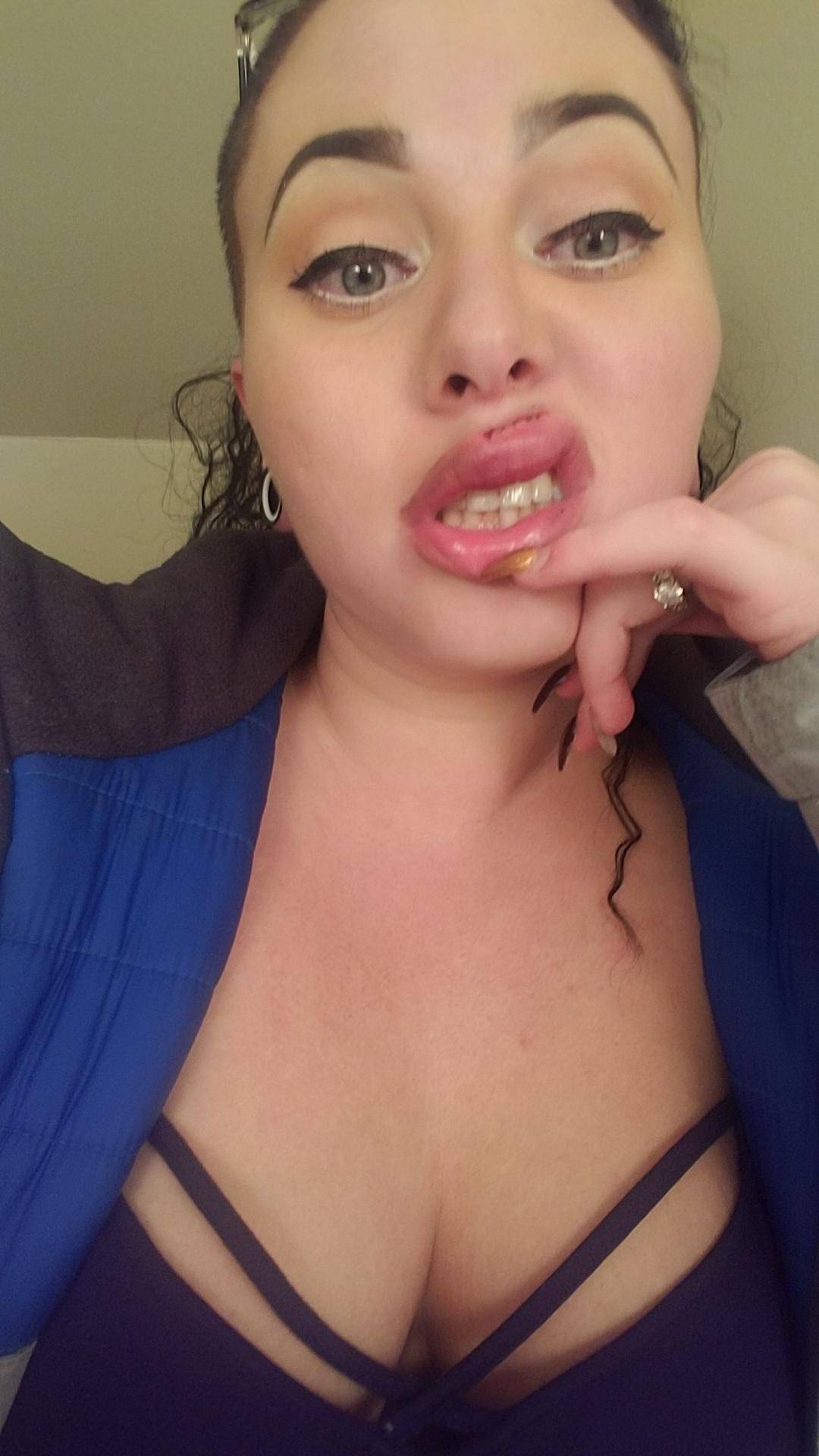 Cell phone to the face cuz I wouldn't let the customer touch my coochie | Scrolller