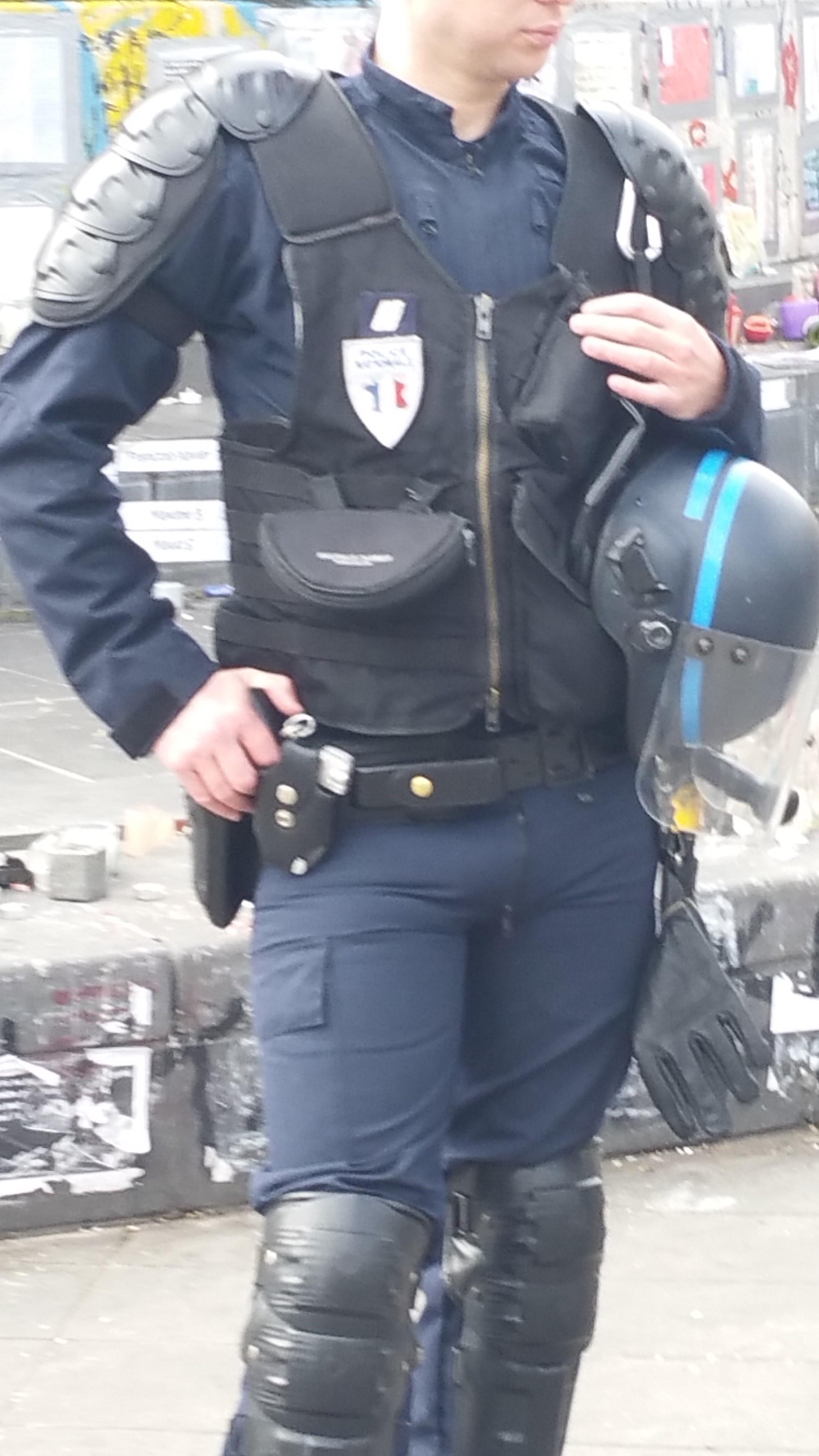 C'est tre beau! | Scrolller