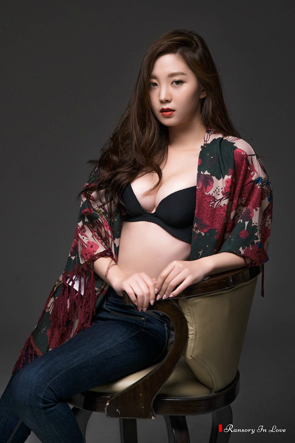 Chae Eun | Scrolller